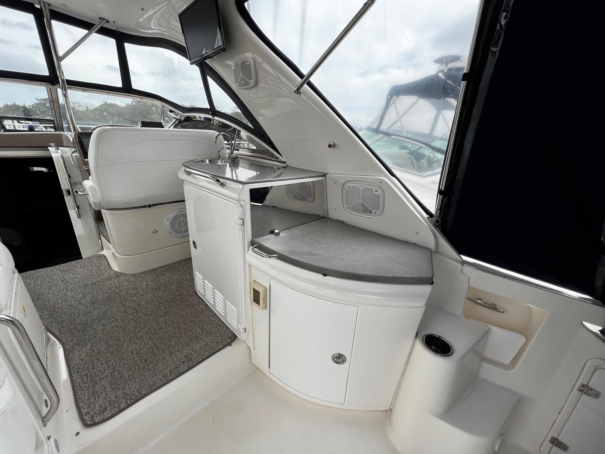 2005 Regal 4260 Commodore Express Cruiser for sale - YachtWorld