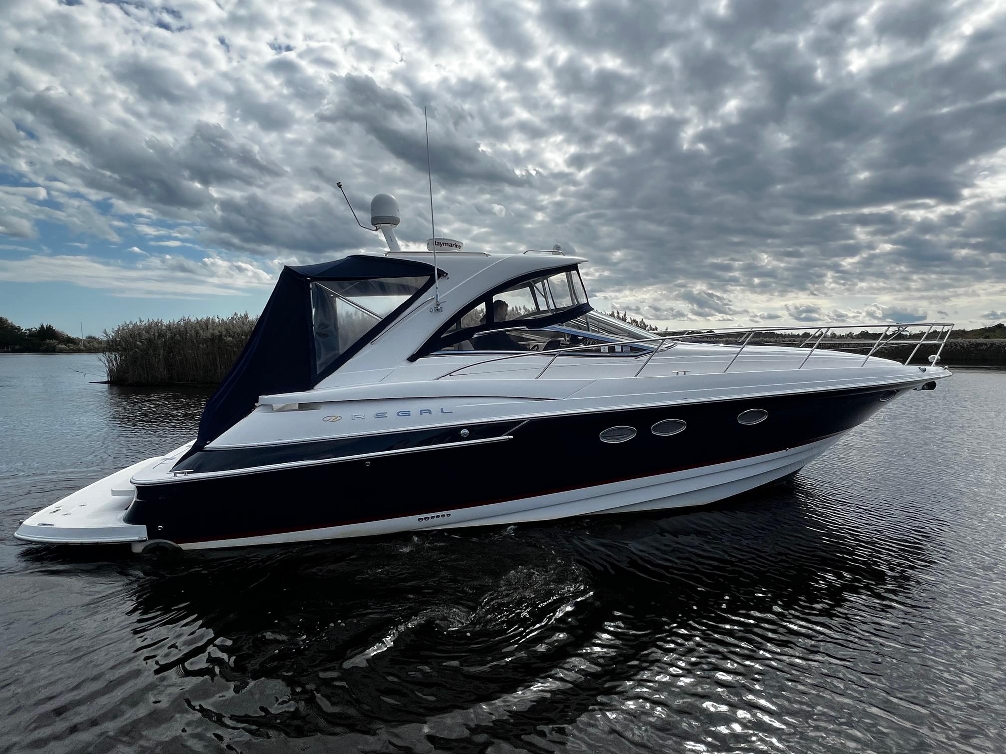 2005 Regal 4260 Commodore Express Cruiser for sale - YachtWorld