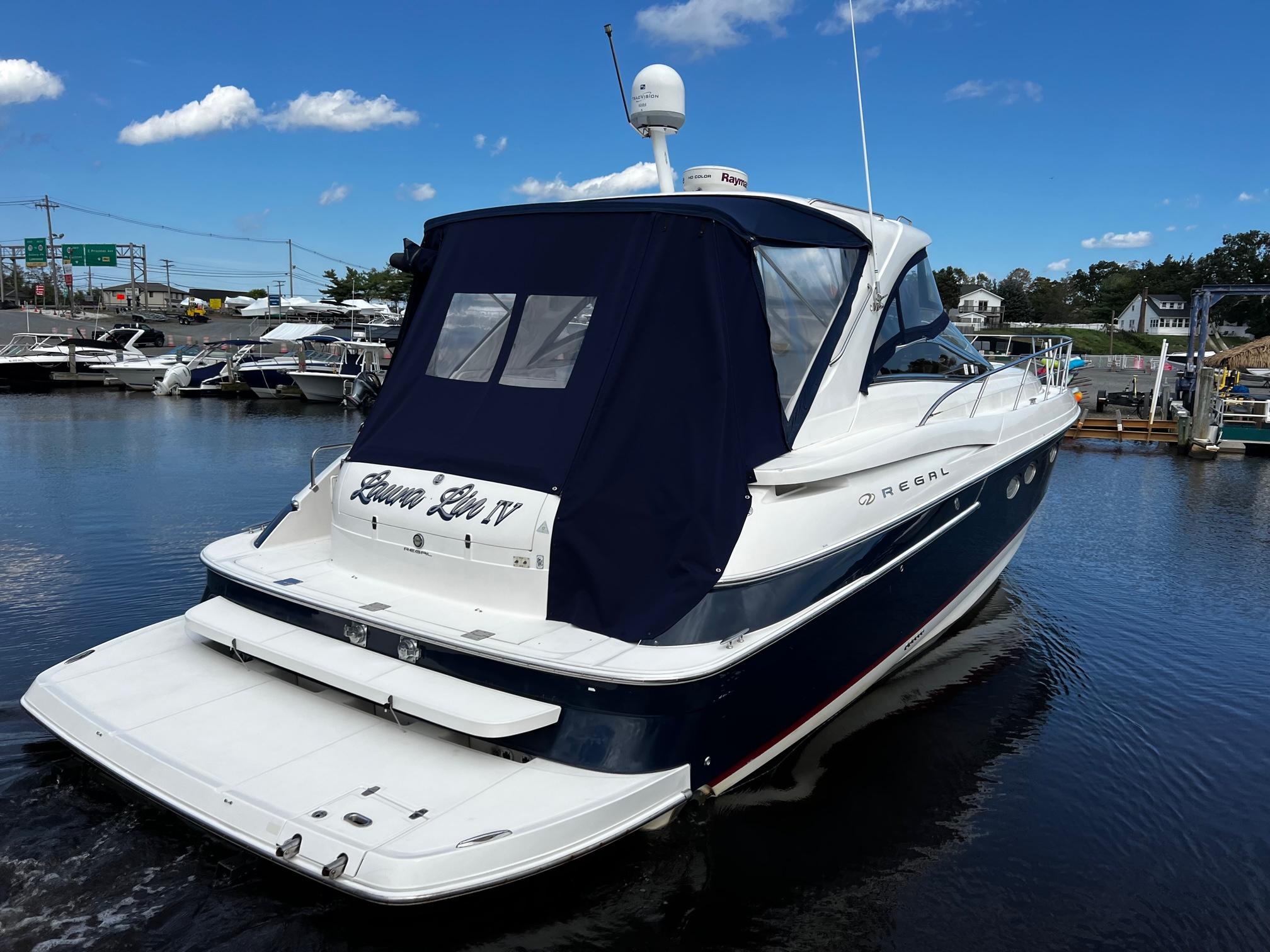 2005 Regal 4260 Commodore Express Cruiser for sale - YachtWorld