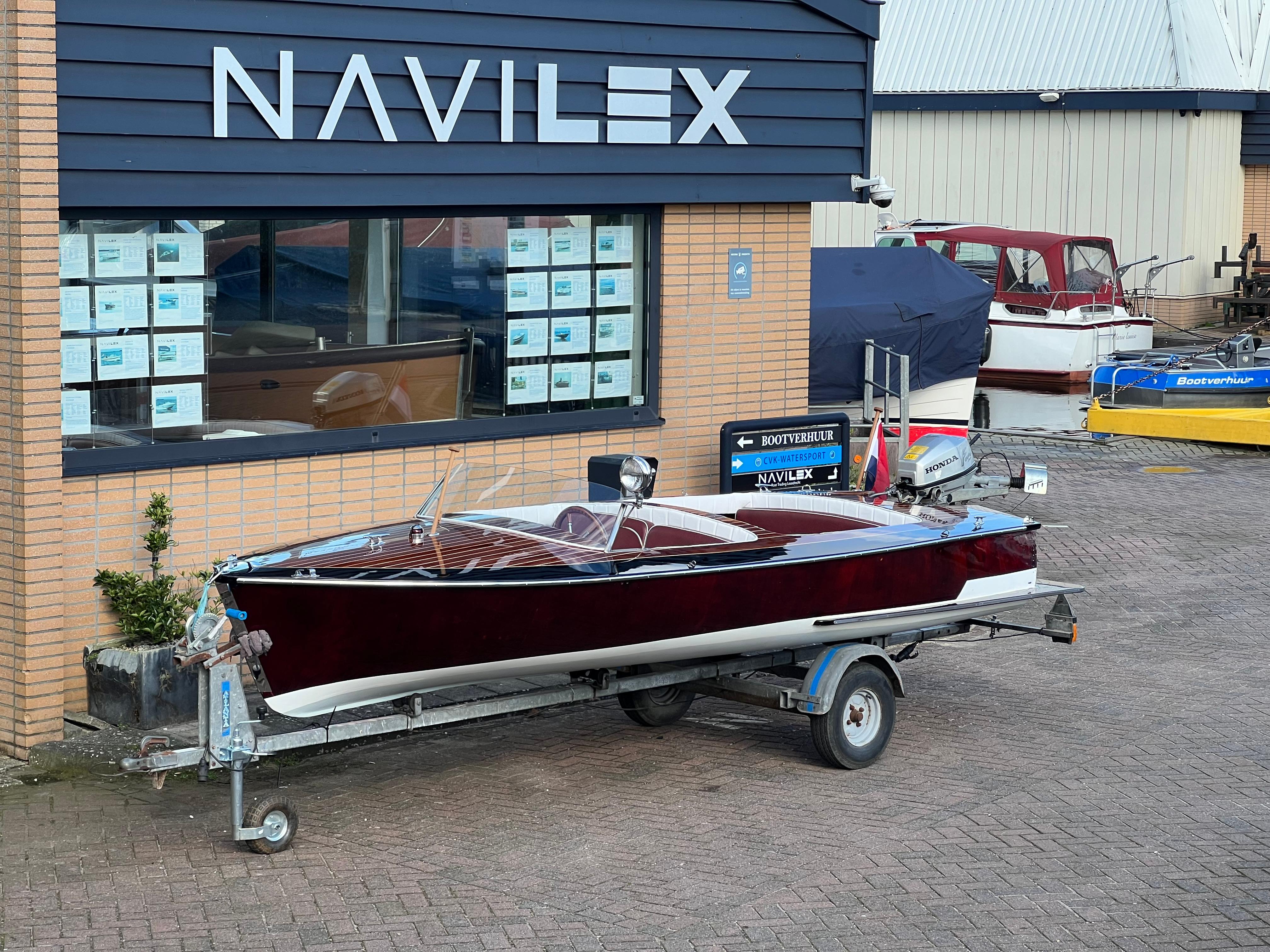 Tweedehands 1950 Classic Bristo 450 | YachtFocus