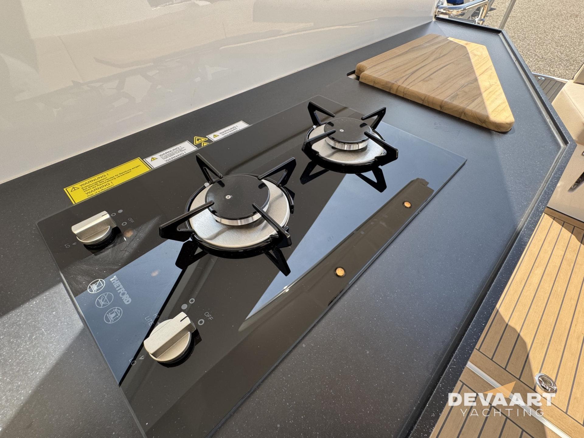 Sealine S335 | 2026 | 10m | TopBoats