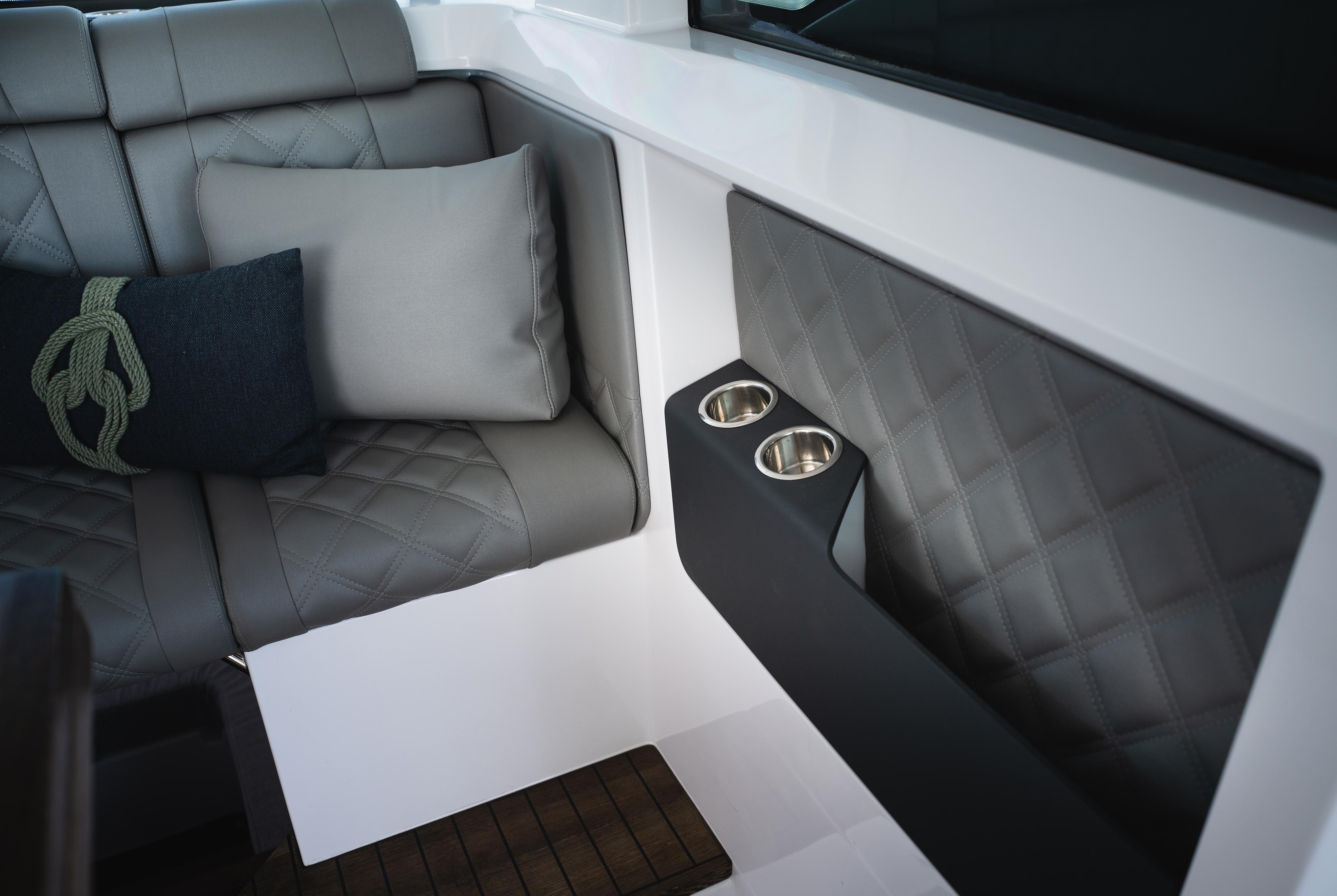 2021 Axopar 37 Cross Cabin Centre Console for sale - YachtWorld