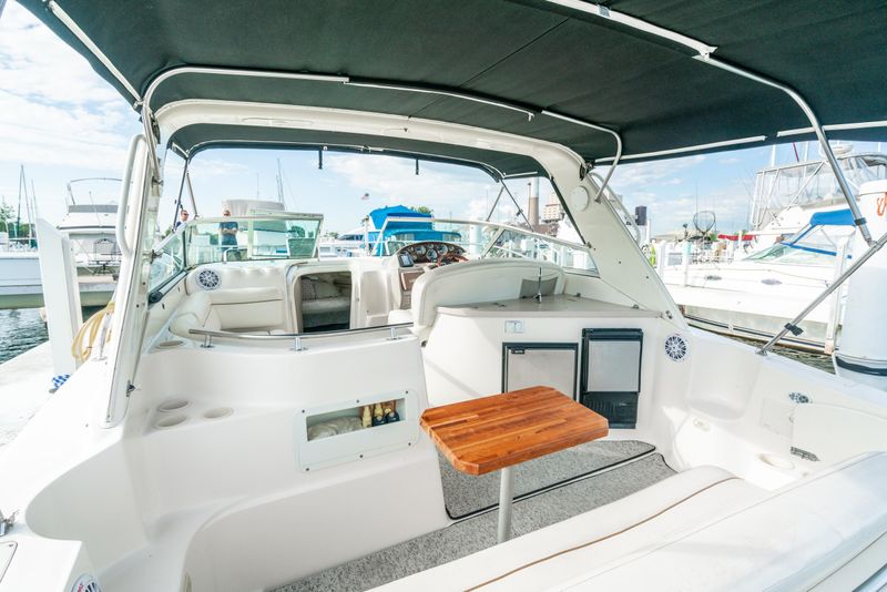 2002 Rinker 342 Fiesta Vee - Weber Yachts
