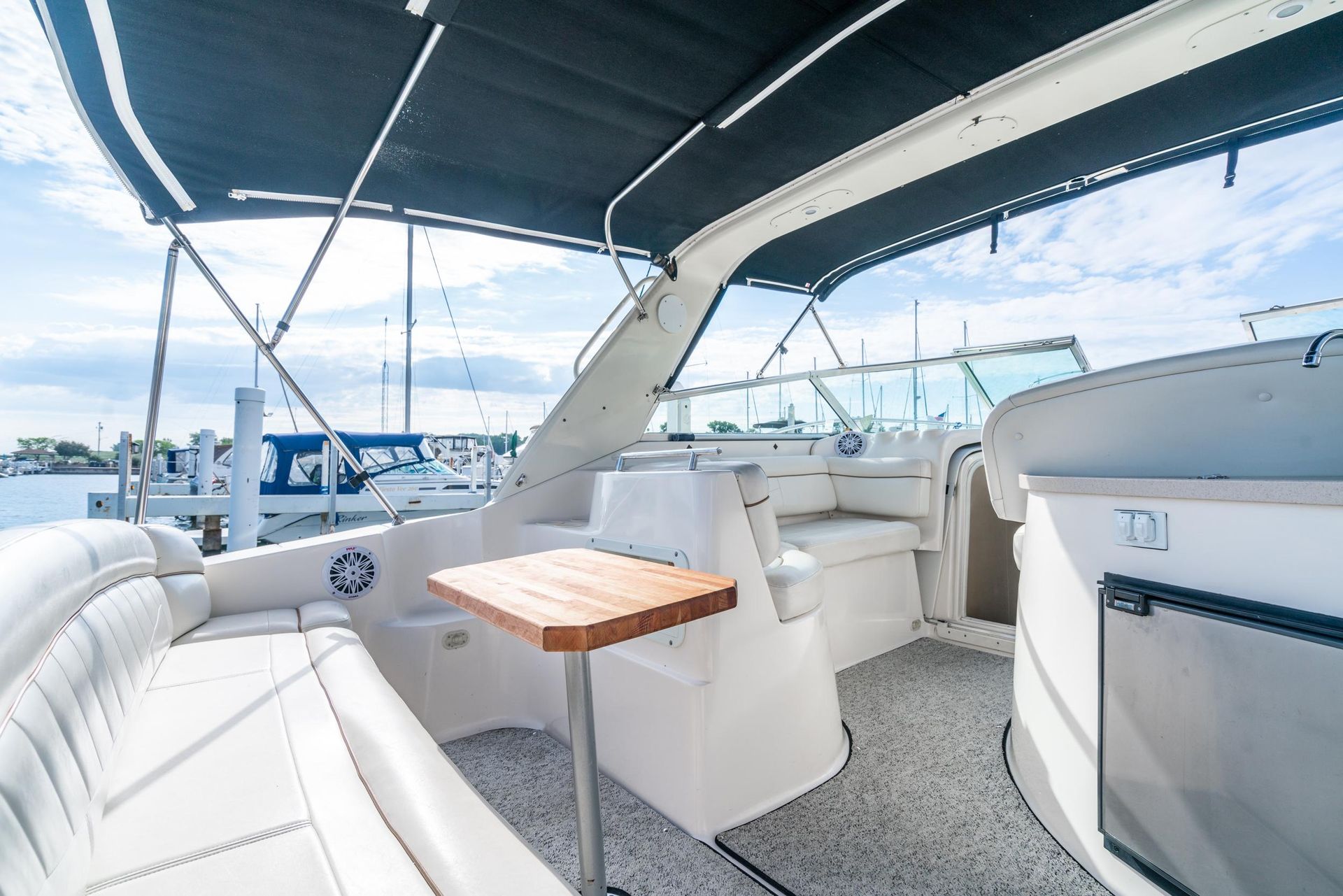 2002 Rinker 342 Fiesta Vee - Weber Yachts