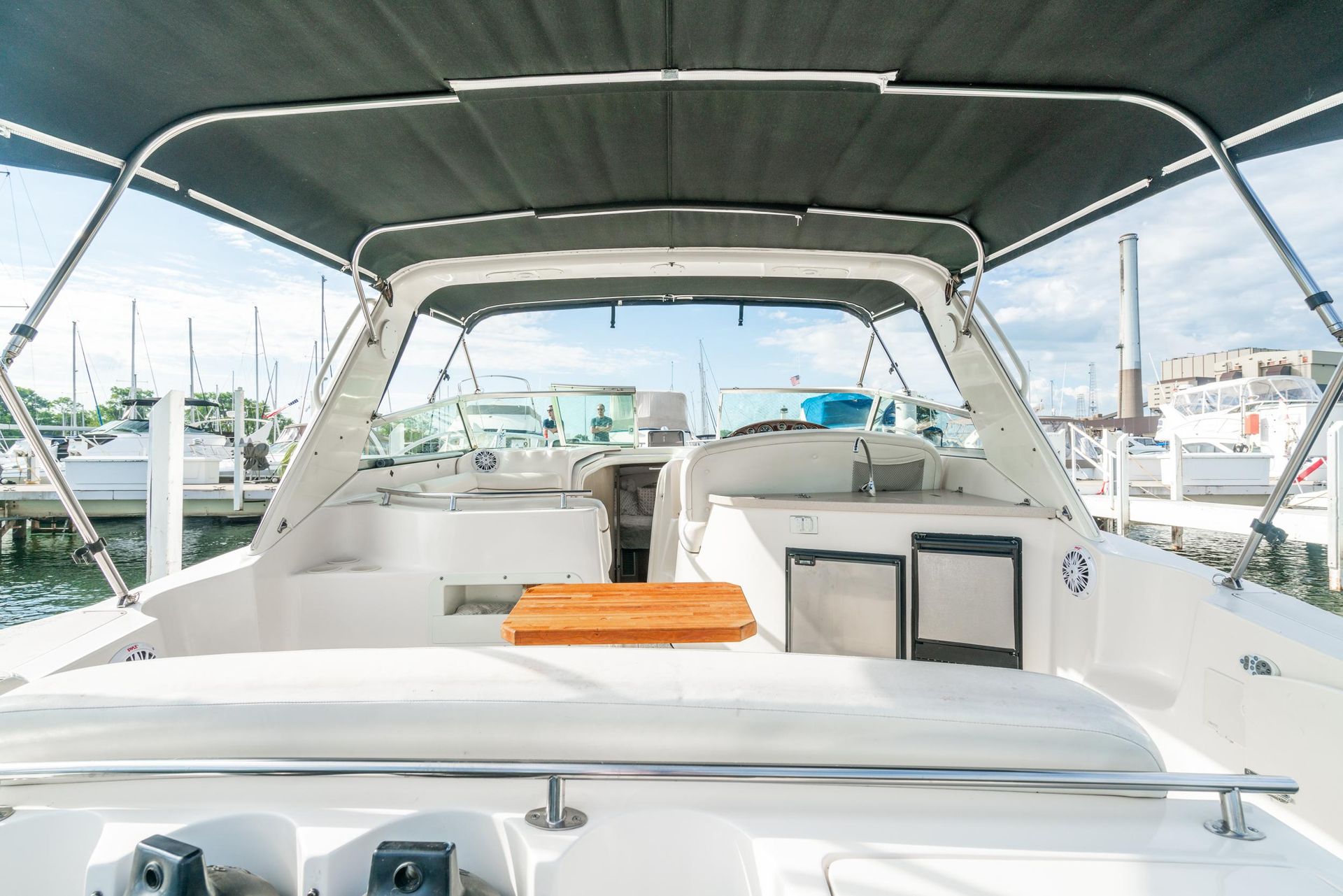 2002 Rinker 342 Fiesta Vee - Weber Yachts