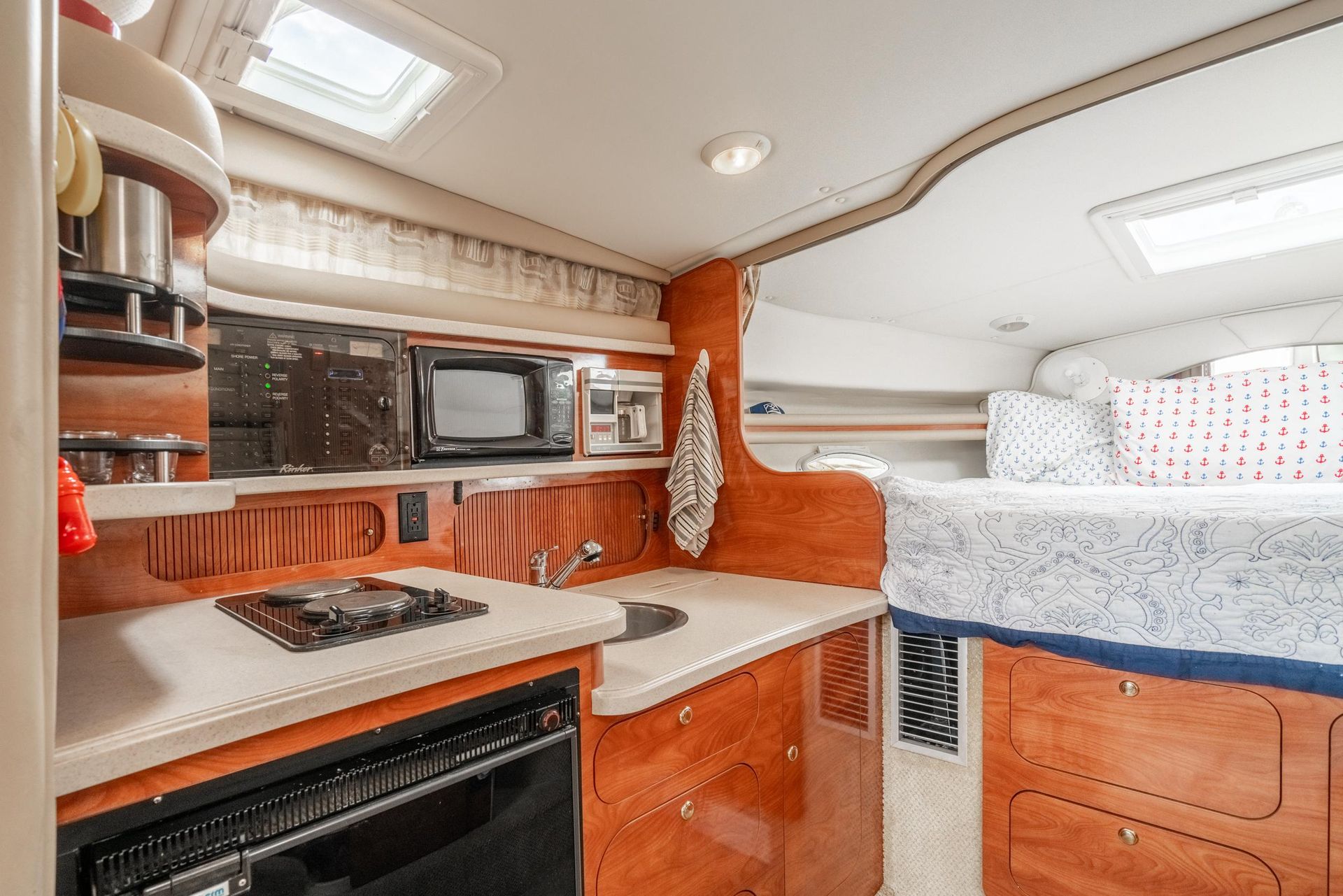 2002 Rinker 342 Fiesta Vee - Weber Yachts