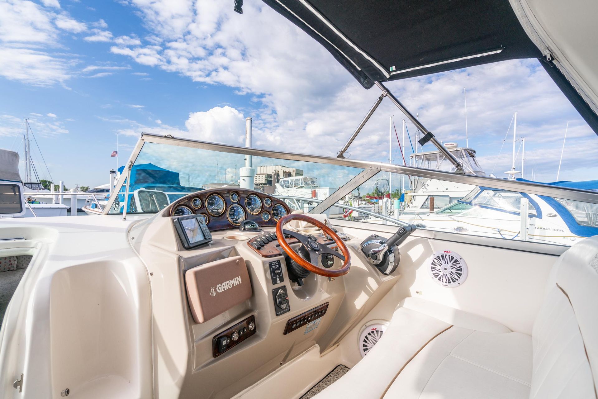 2002 Rinker 342 Fiesta Vee - Weber Yachts