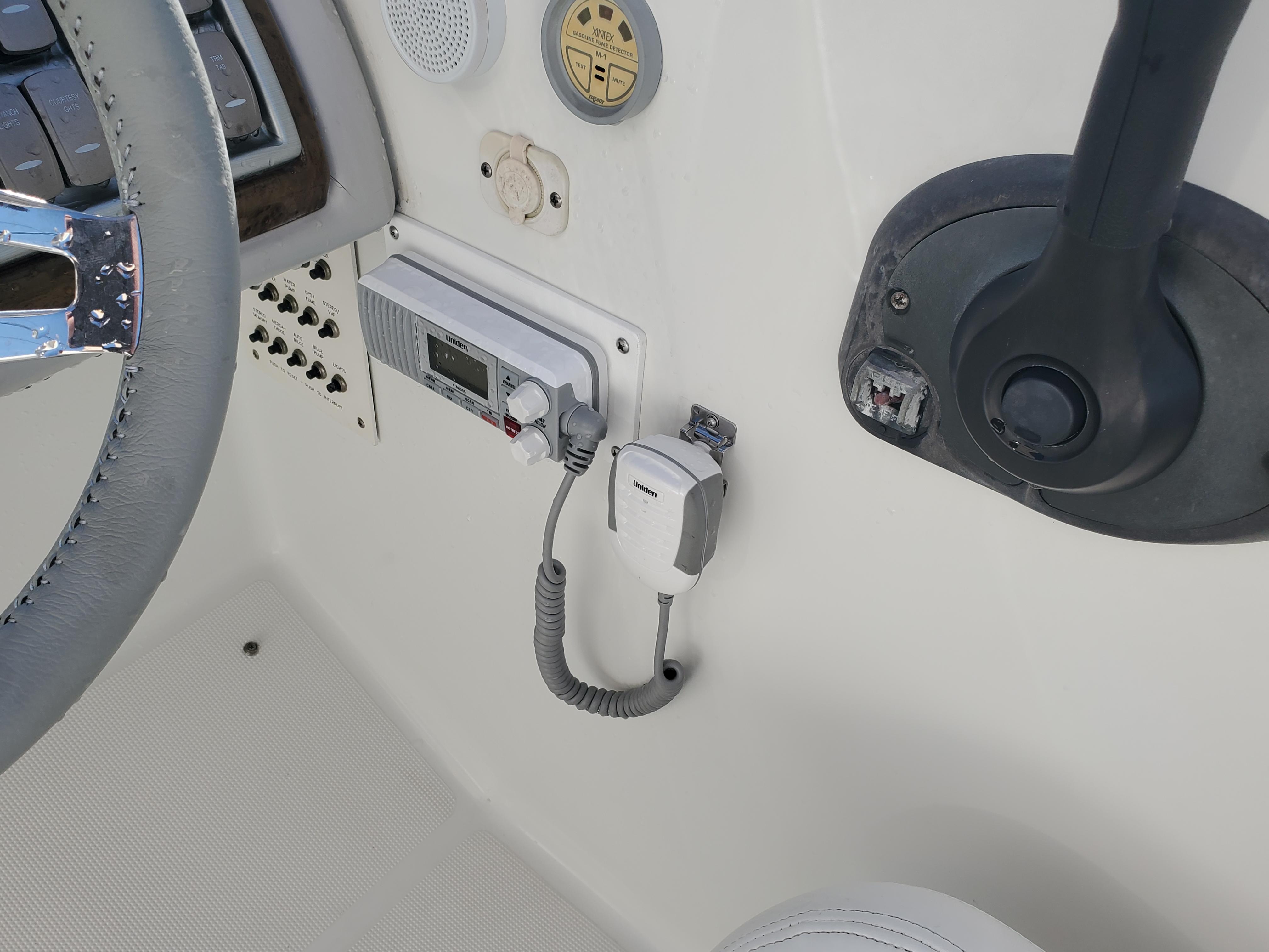 2005 Formula 240 Bowrider Runabout for sale - YachtWorld