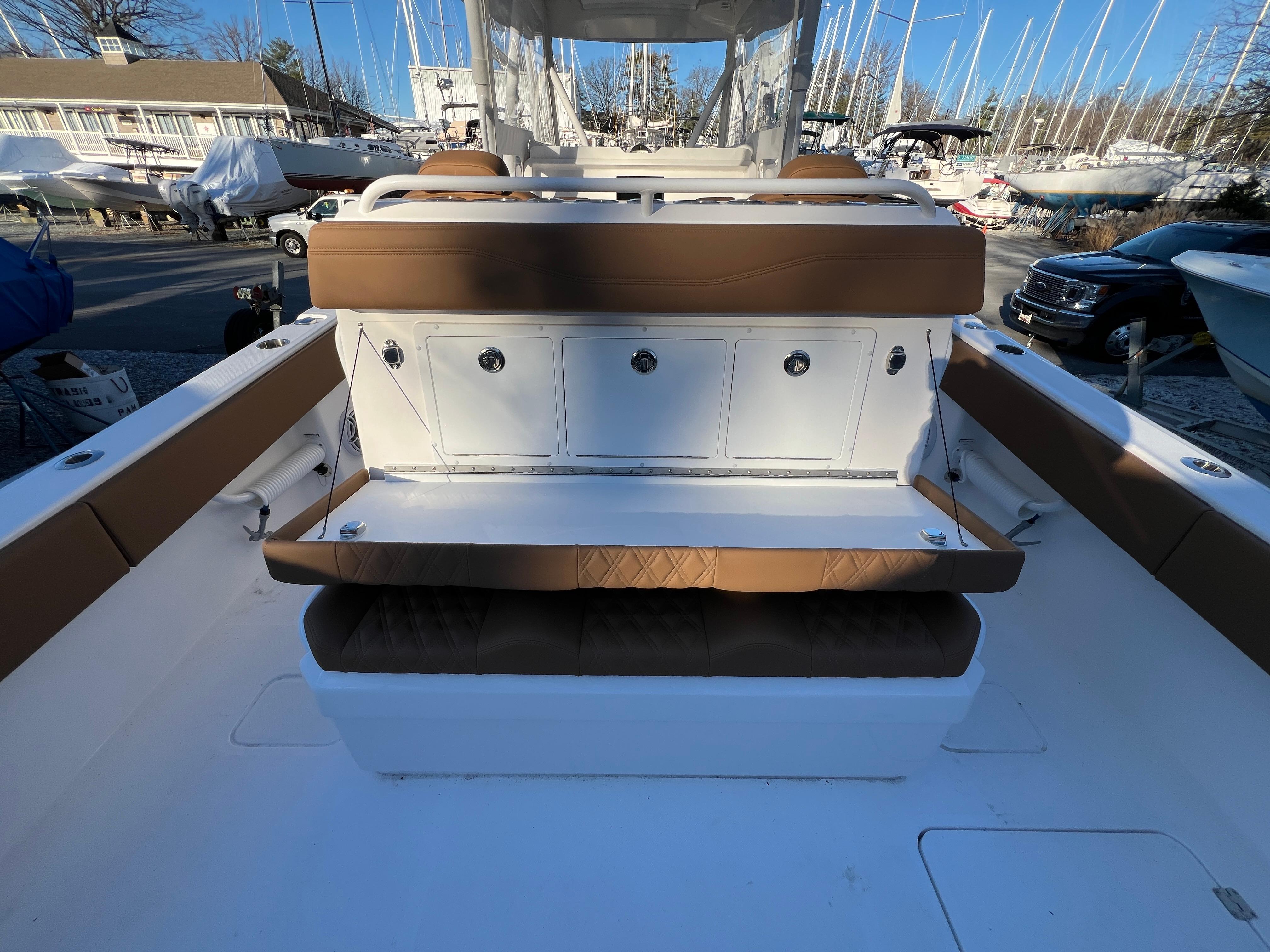 2025 Invincible 33 Catamaran Senterkonsoller til salgs- YachtWorld