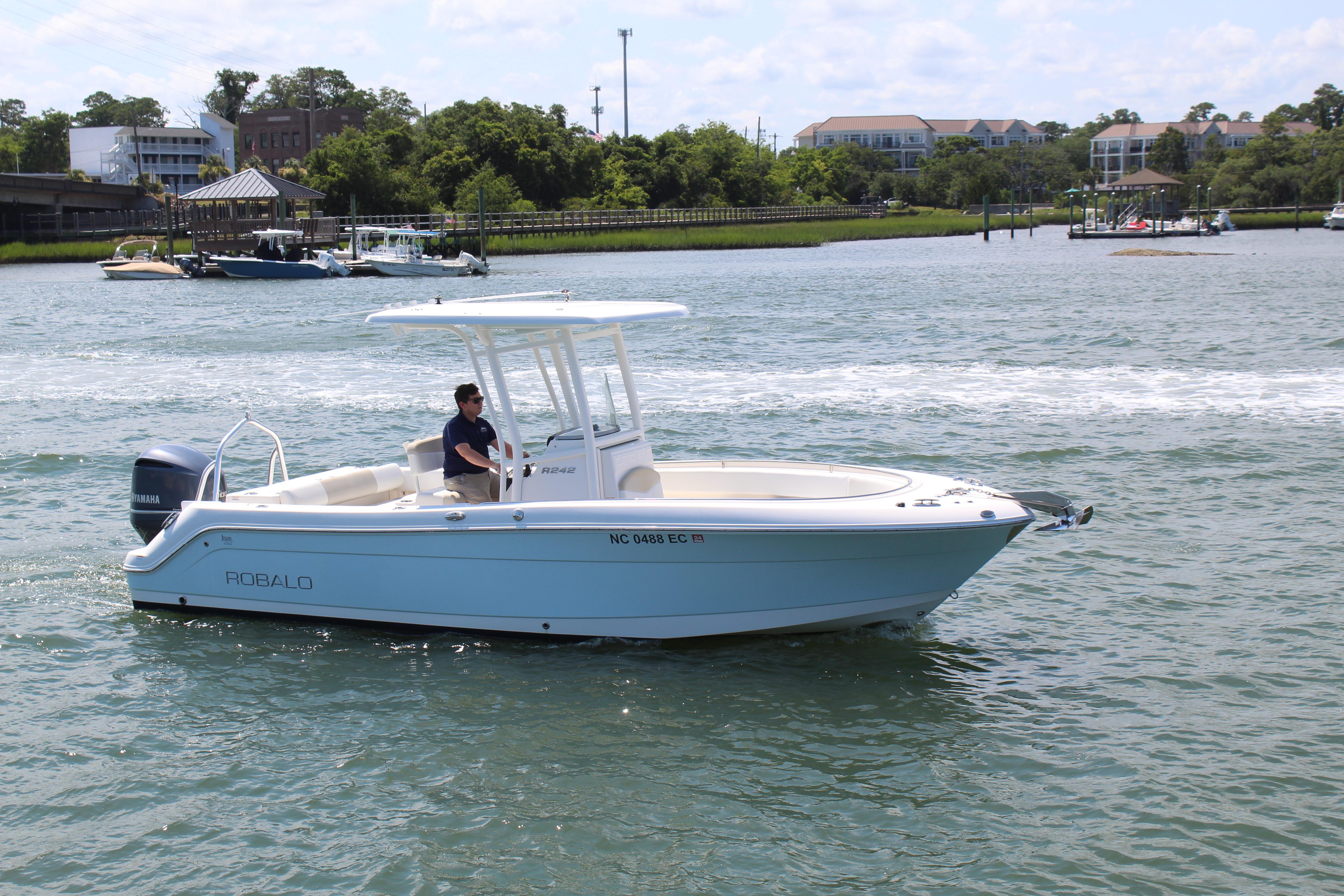 2015 Robalo R242 Center Console Centre Console for sale - YachtWorld