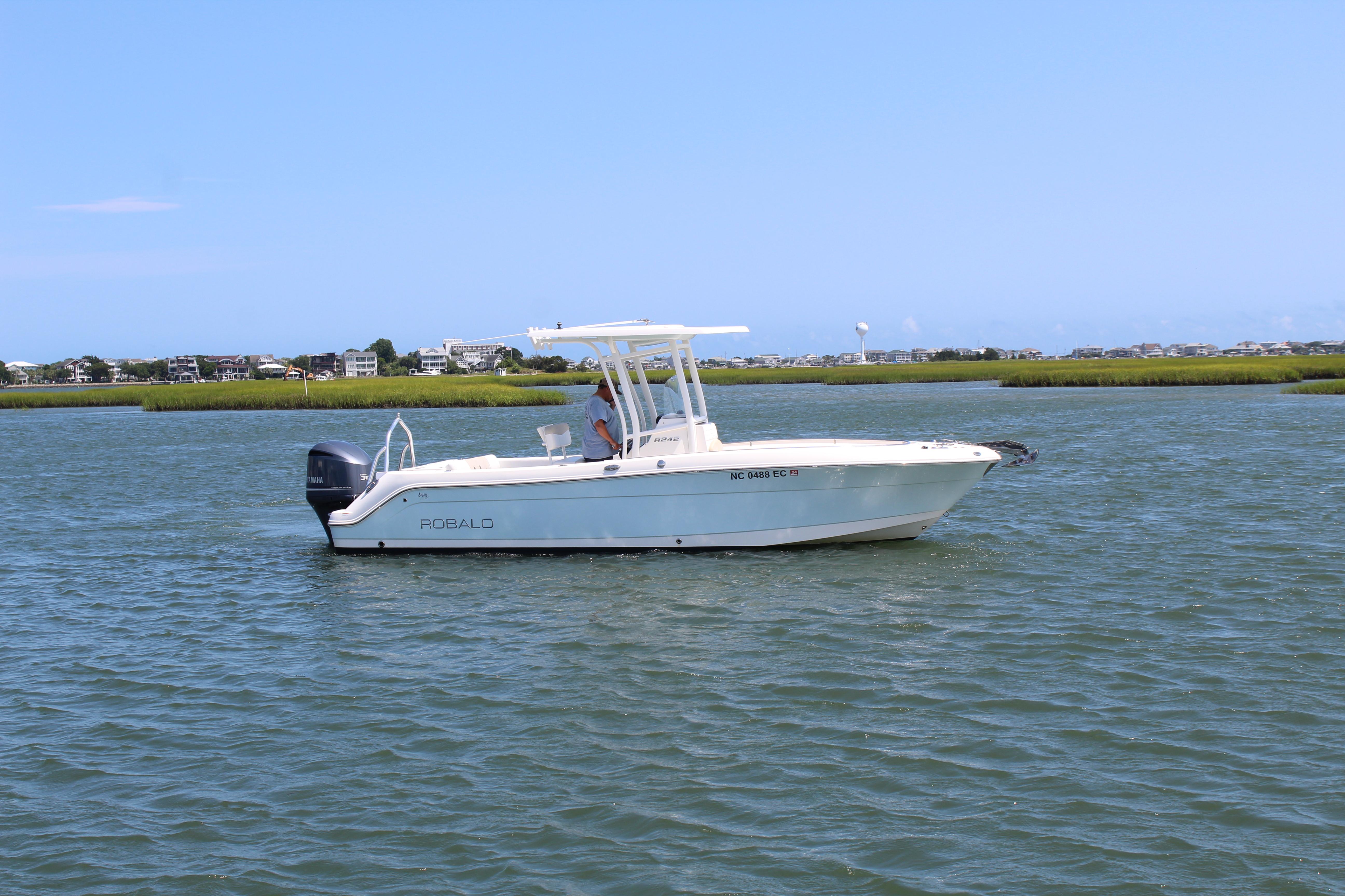 Robalo R242 Center Console boats for sale | YachtWorld