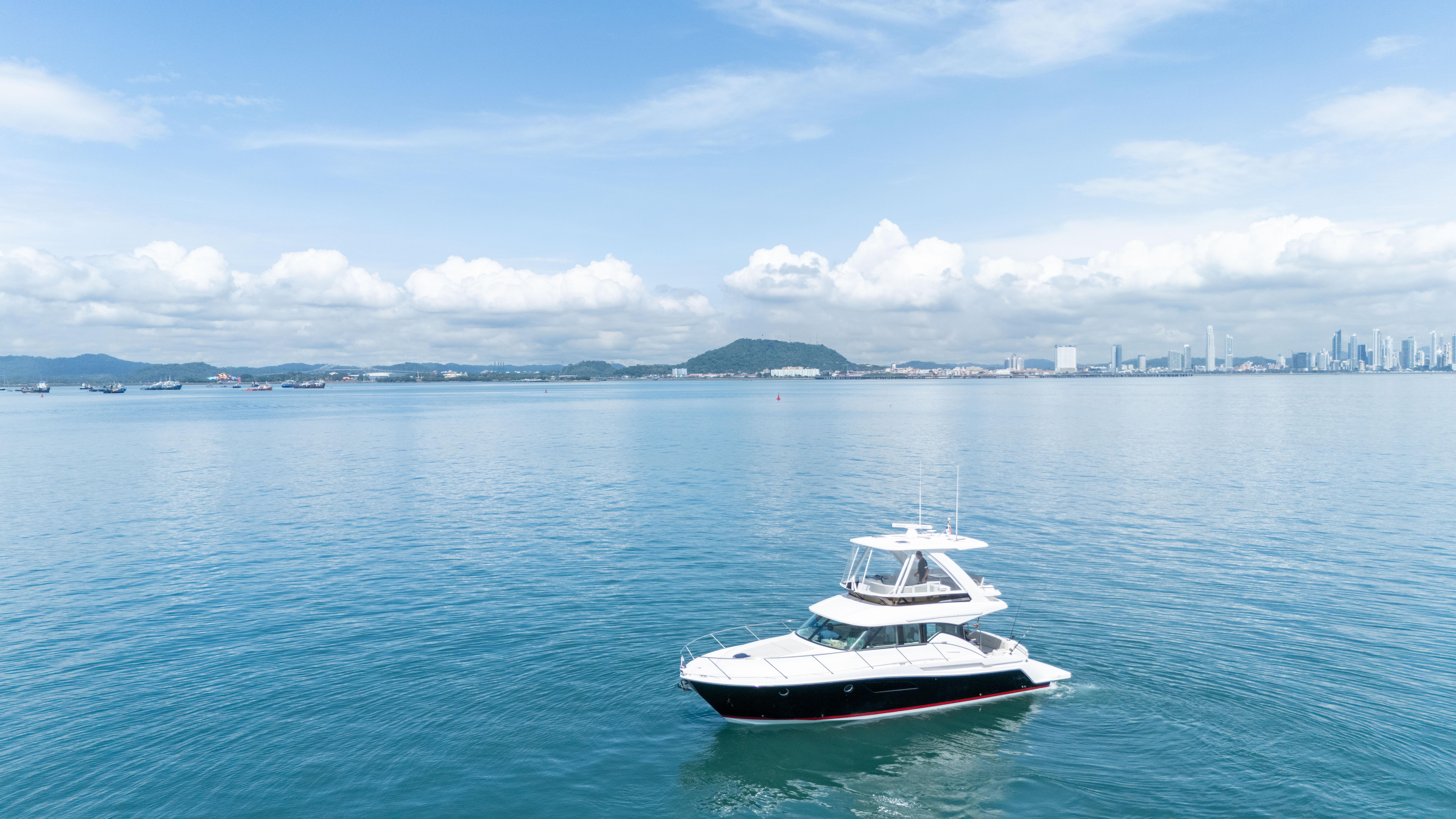 2019 Tiara Yachts F44 Flybridge Flybridge for sale - YachtWorld