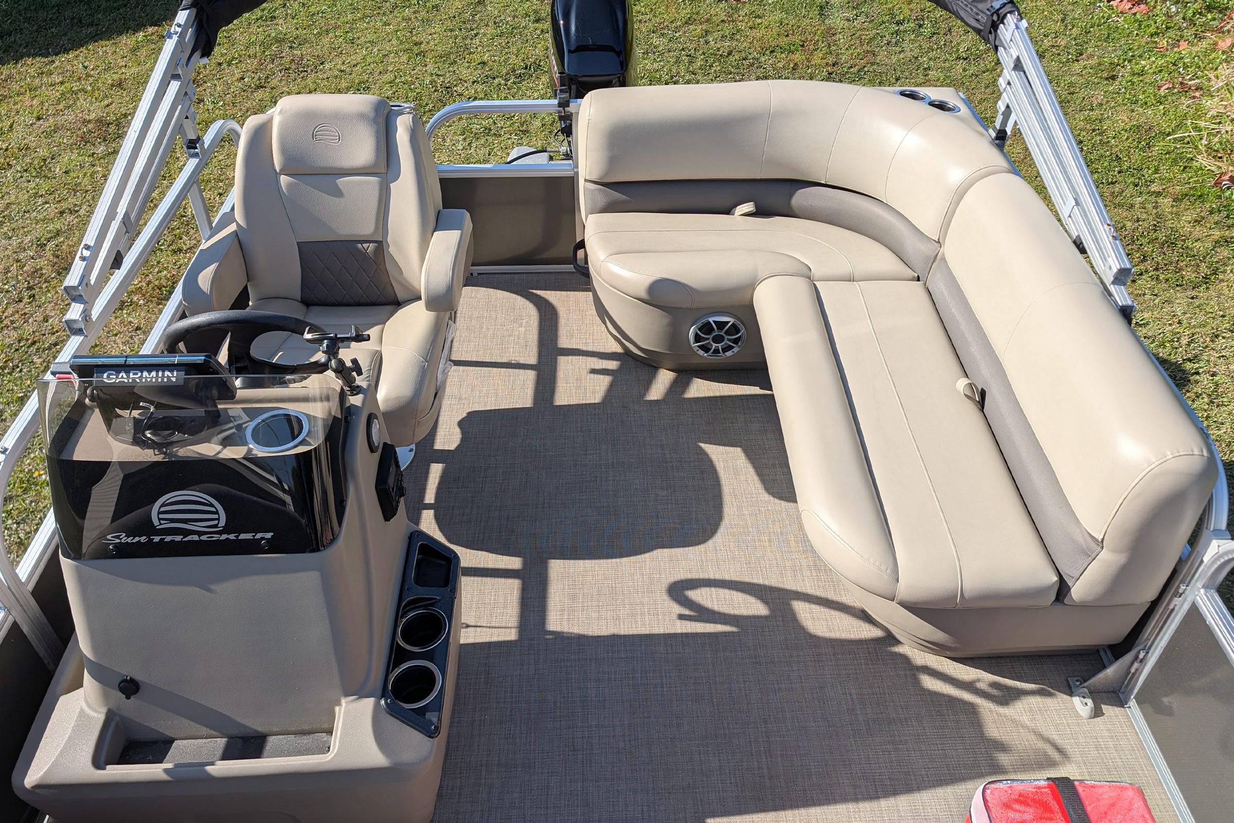 2025 Sun Tracker Party Barge 16 DLX Bateaux ponton à vendre - YachtWorld