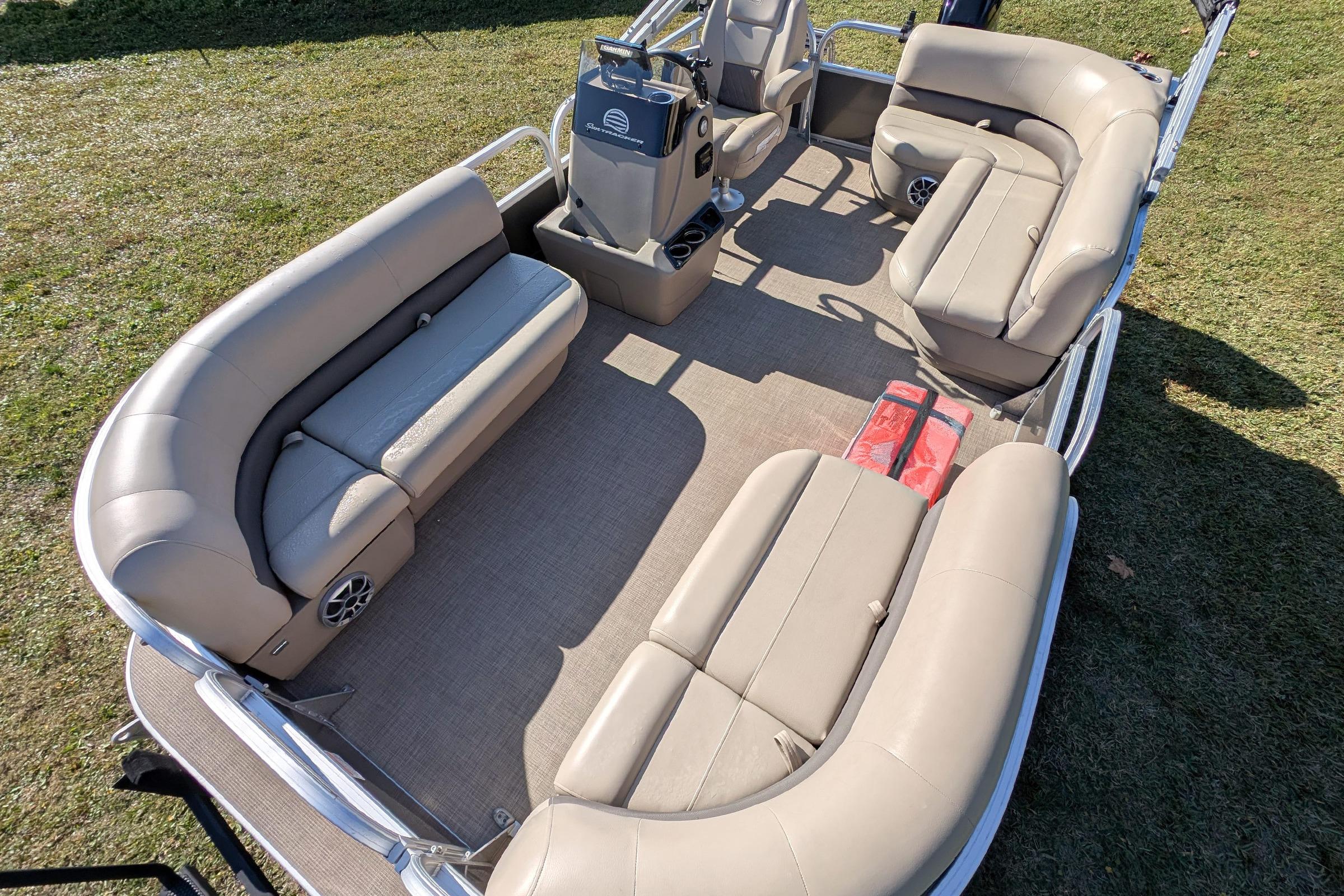 2025 Sun Tracker Party Barge 16 DLX Bateaux ponton à vendre - YachtWorld