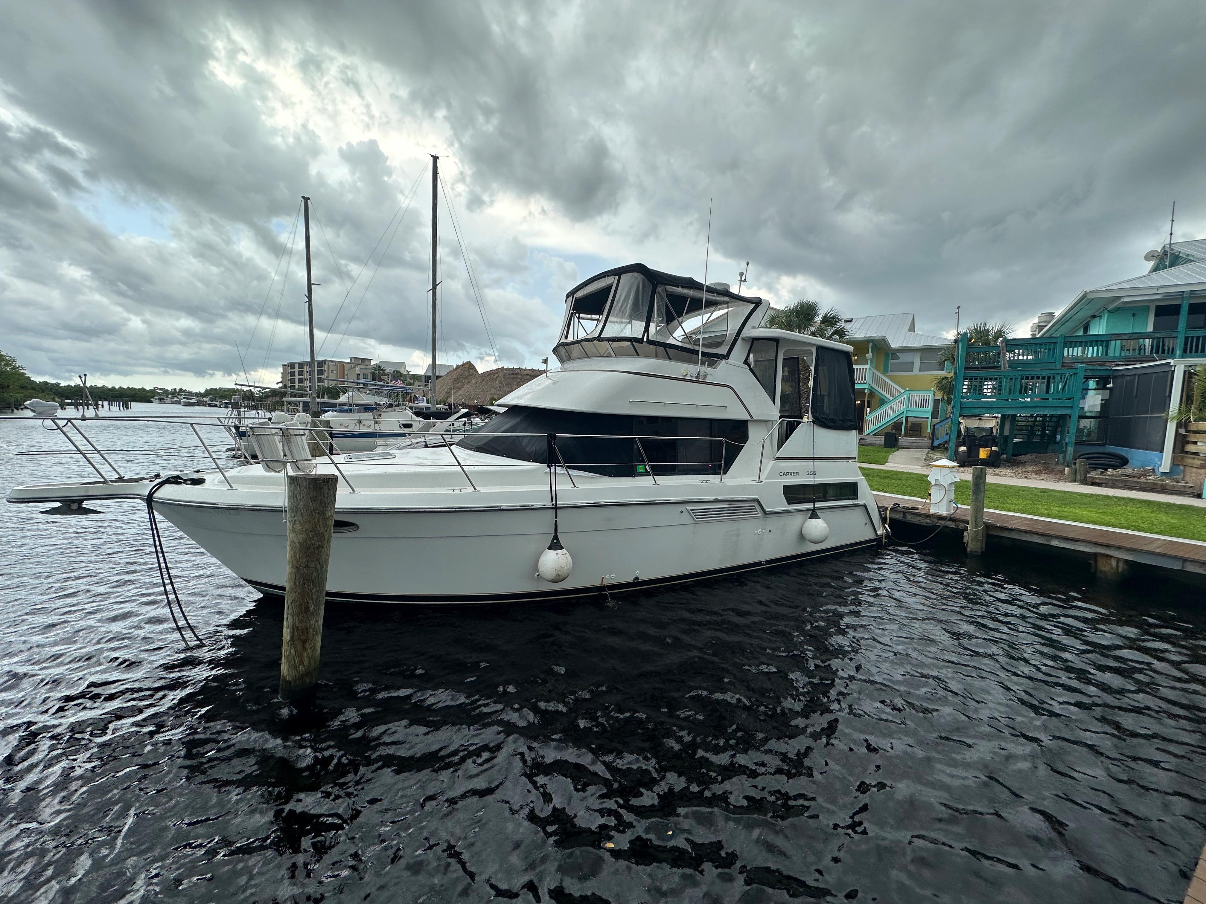 1995 Carver 355 Aft Cabin Aft Cabin for sale - YachtWorld