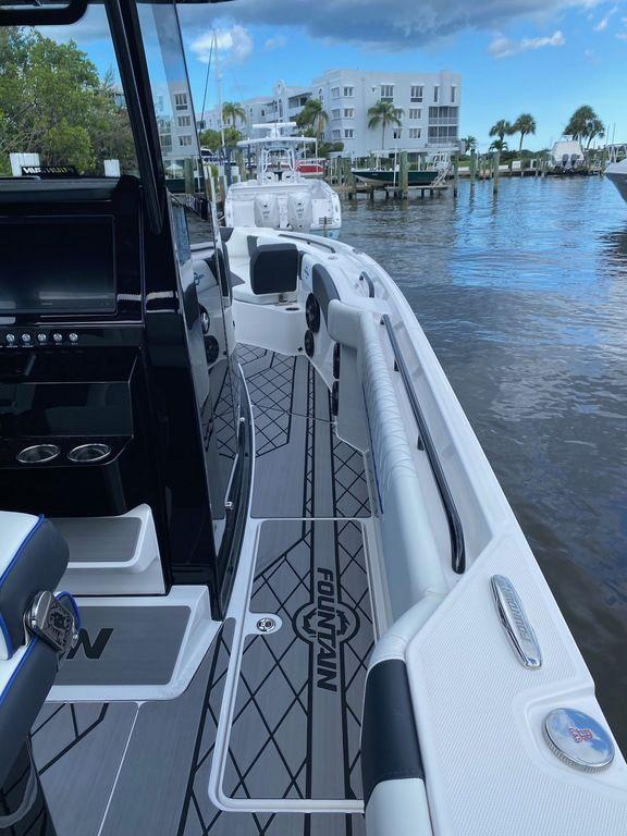 2025 Fountain 32 NX Center Console for sale - YachtWorld