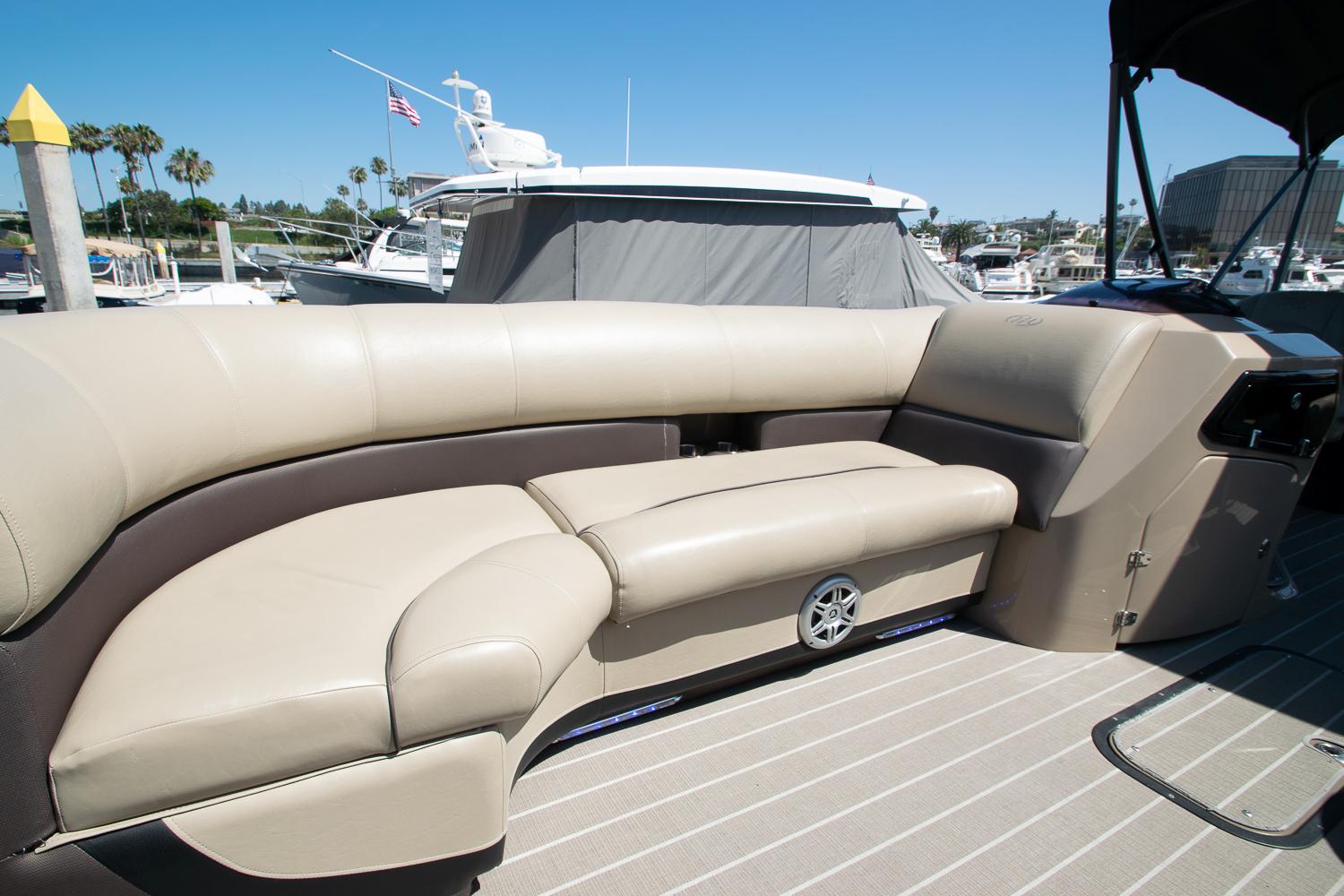 2021 Manitou Oasis SHP Pontoon for sale - YachtWorld