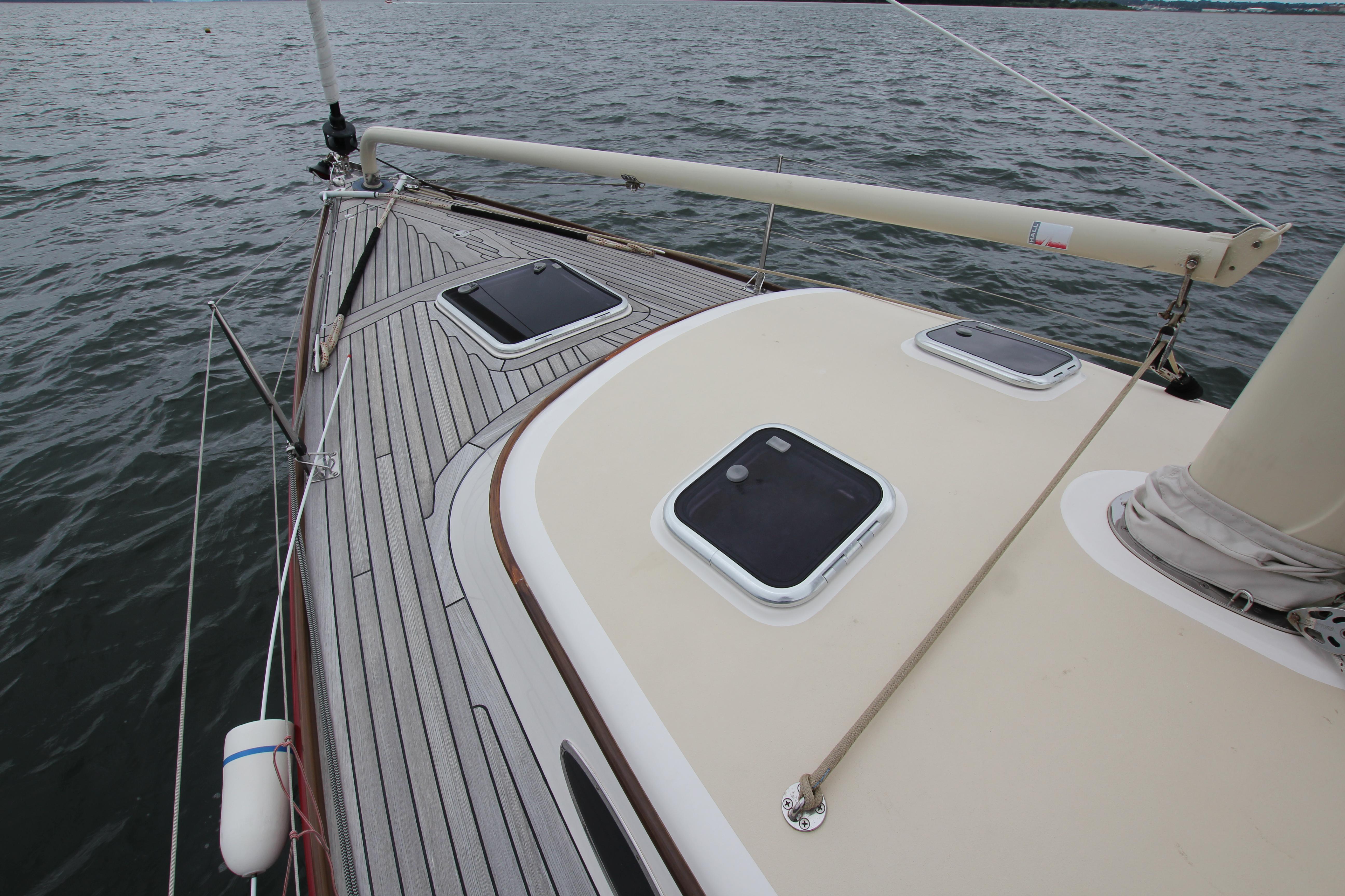 2016 Alerion 41 Daysailer for sale - YachtWorld