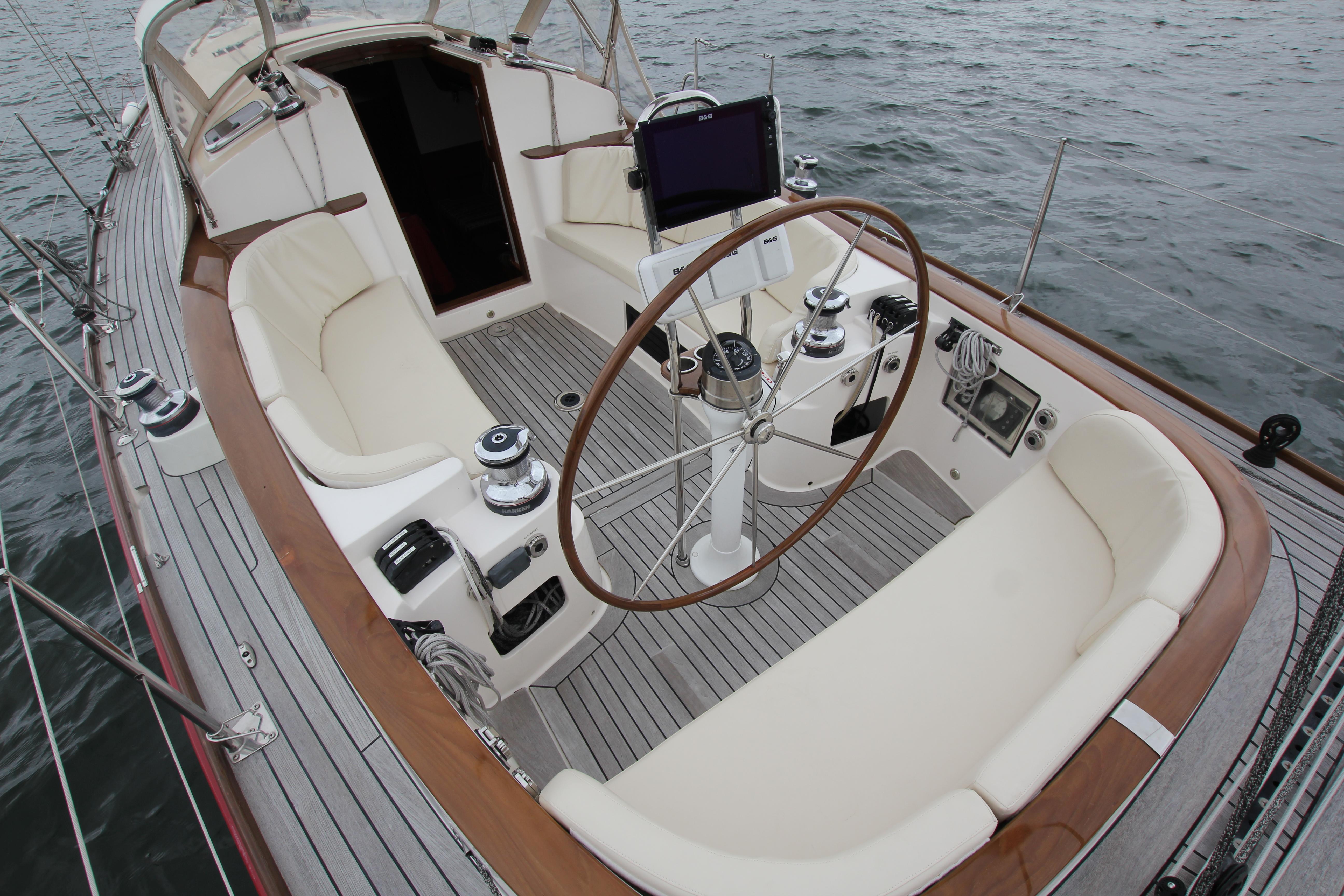 2016 Alerion 41 Daysailer for sale - YachtWorld