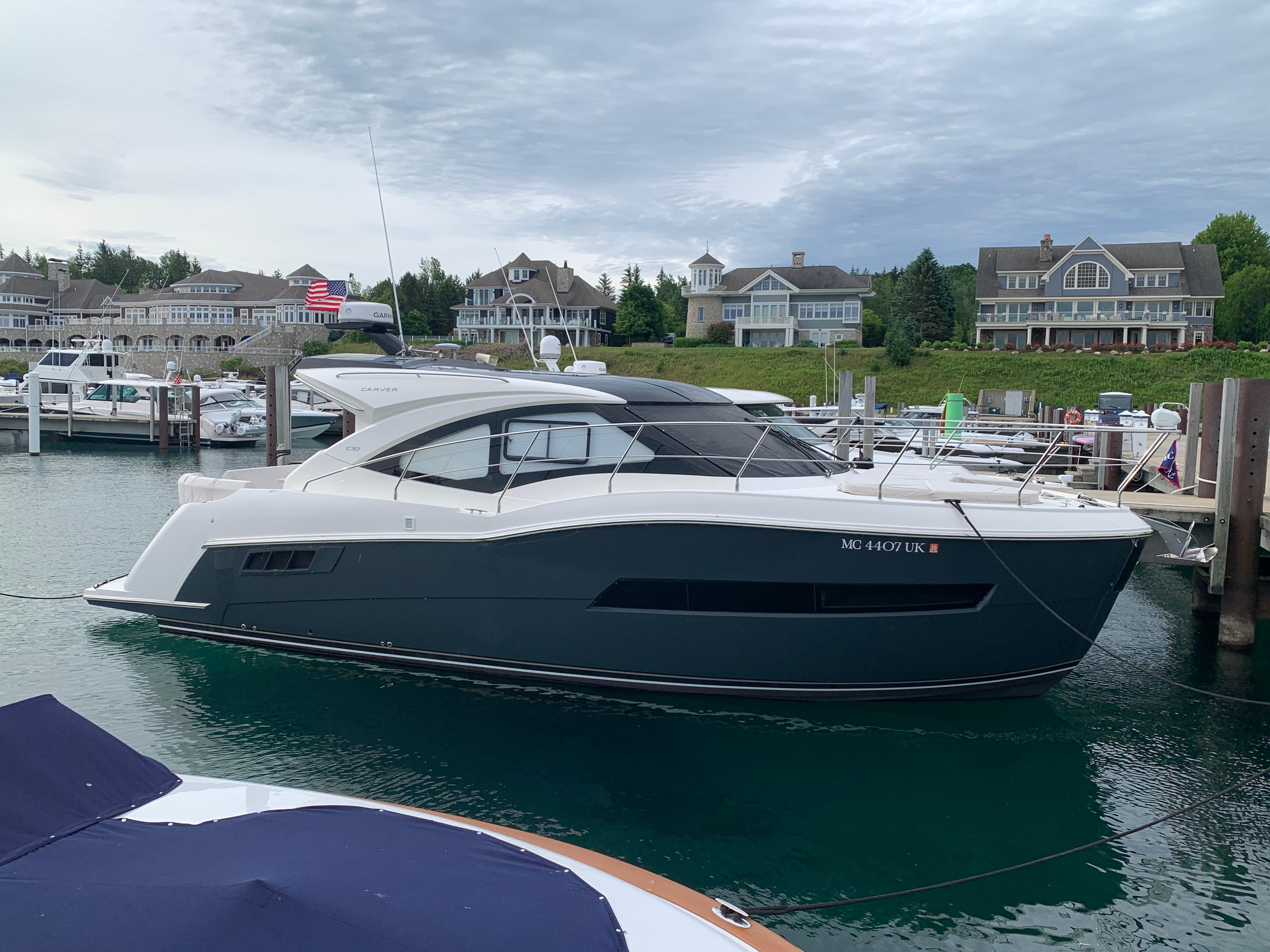 2020 Carver C37 Coupe Express Cruiser for sale - YachtWorld