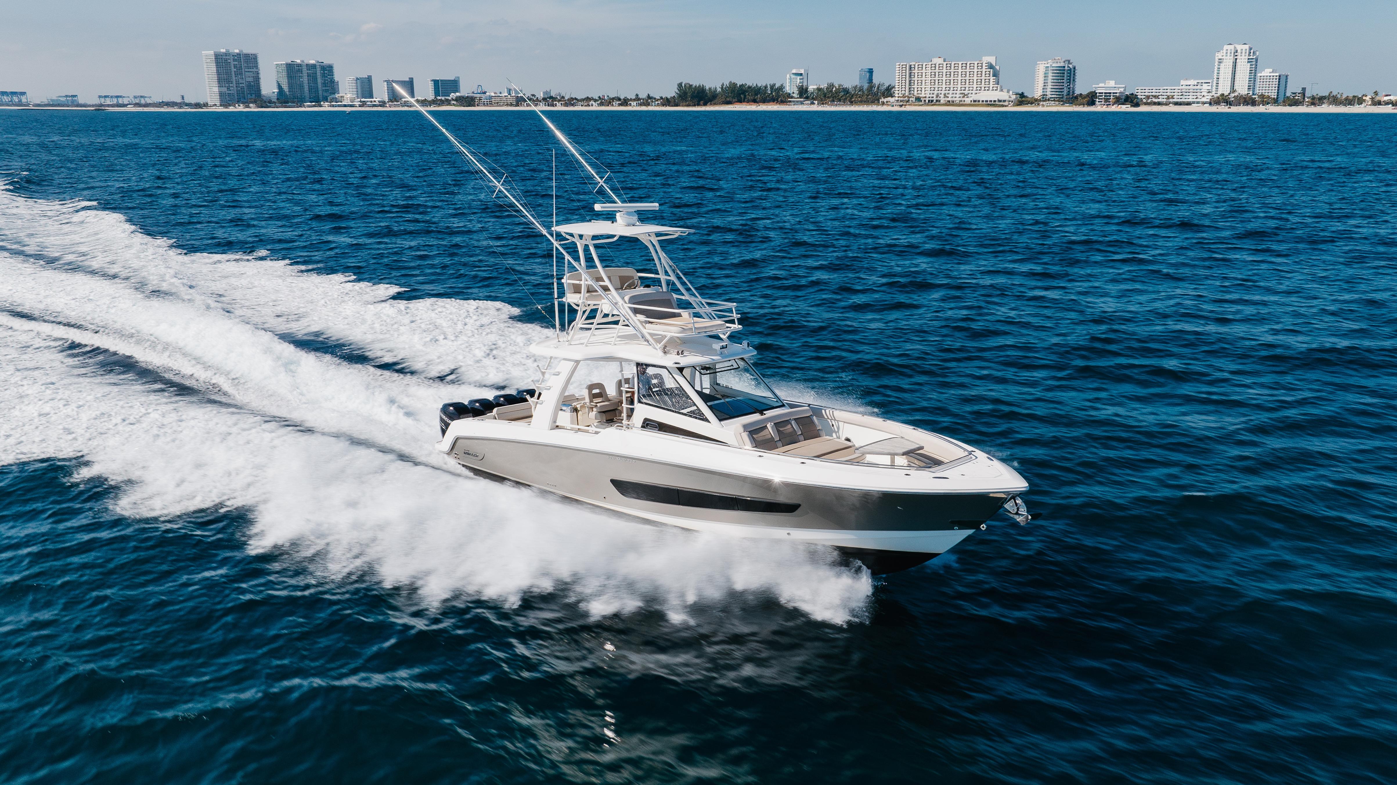 2017 Boston Whaler 420 Outrage Center Console for sale - YachtWorld