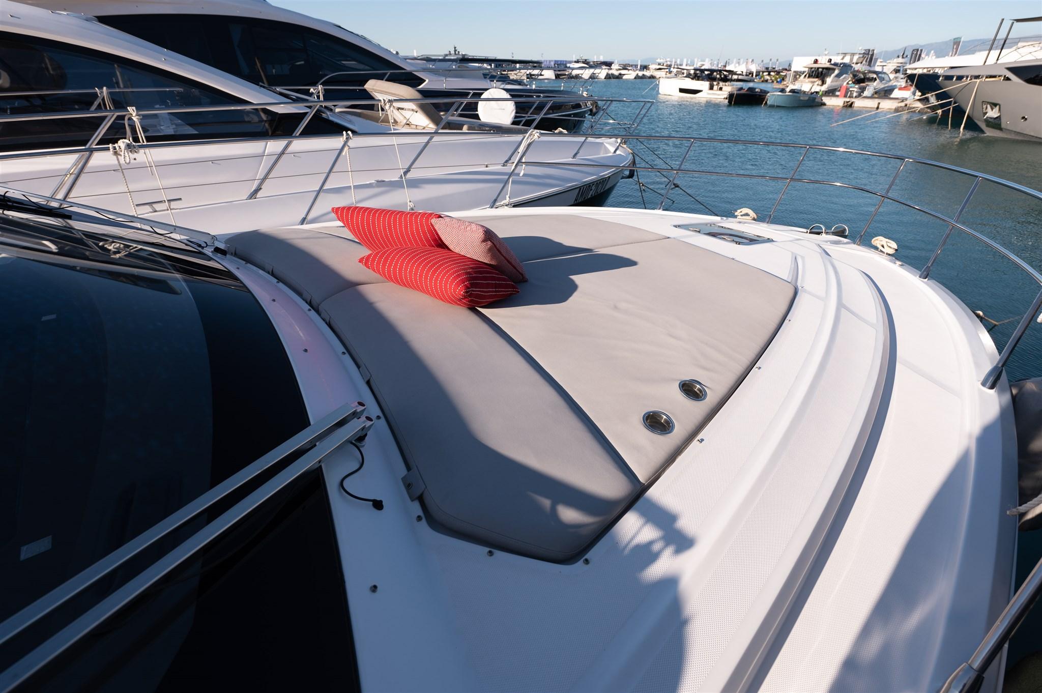 2019 Azimut Atlantis 45 Express Cruiser for sale - YachtWorld