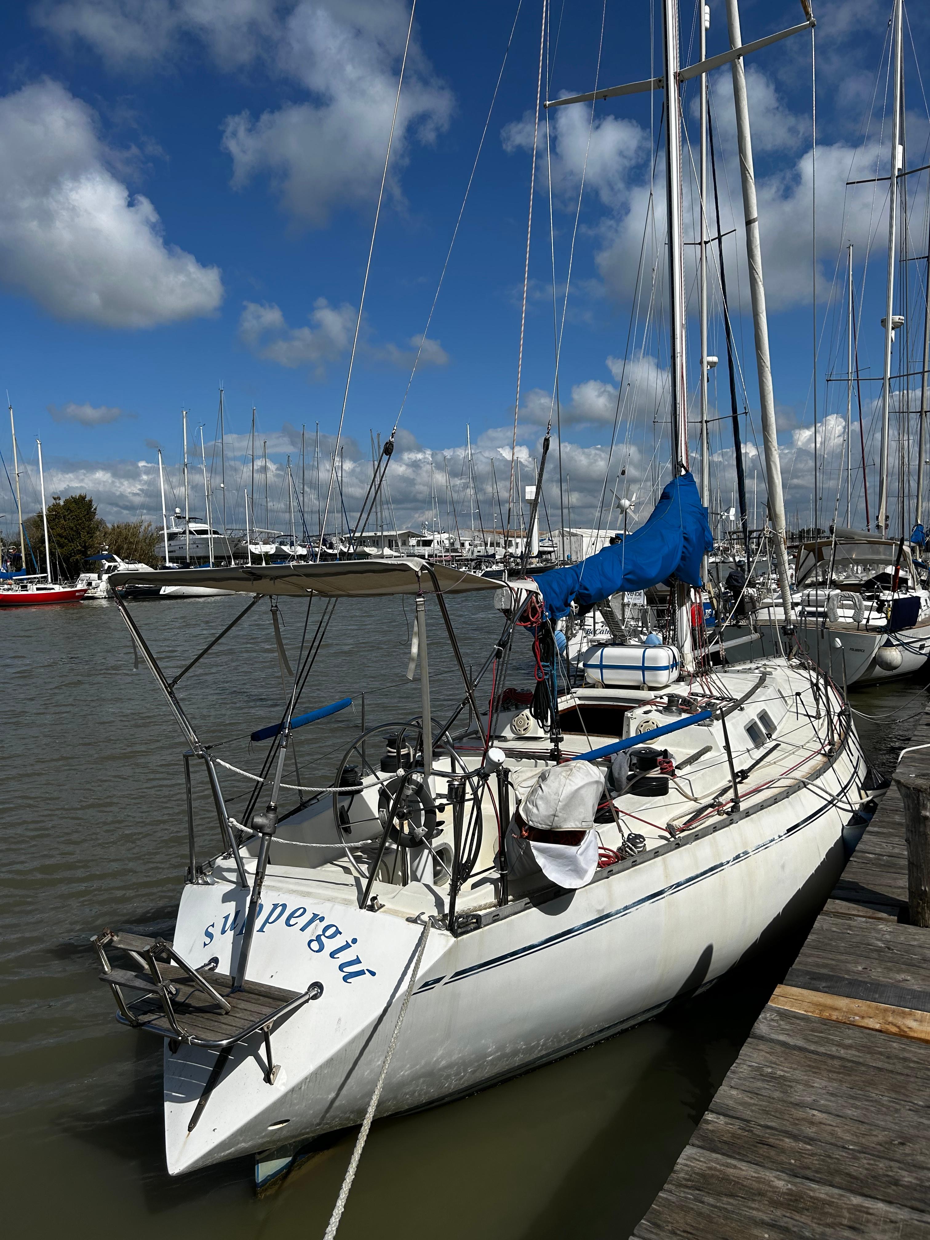 Ocasión 1978 Custom V-Cat 38 - Roma | TopBarcos.com