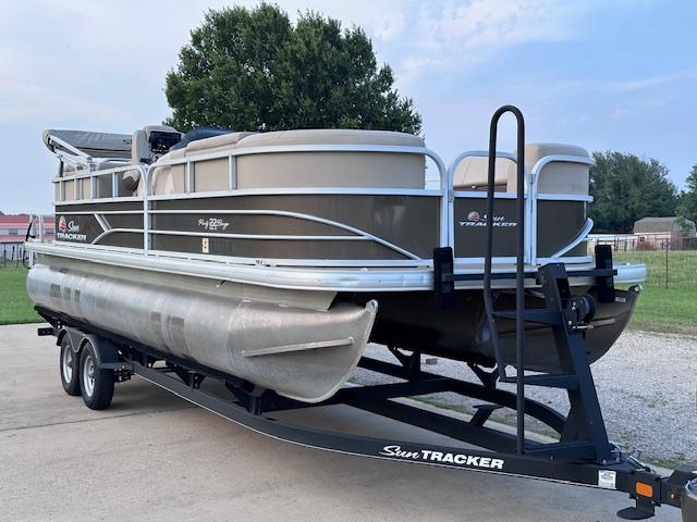 2019 Sun Tracker Party Barge 22 DLX Pontoon for sale - YachtWorld