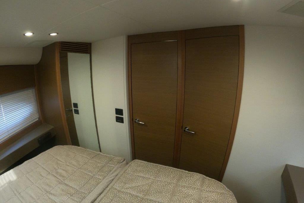 Tweedehands 2014 Princess V48 Deck Saloon (3. cabin layout) | YachtFocus