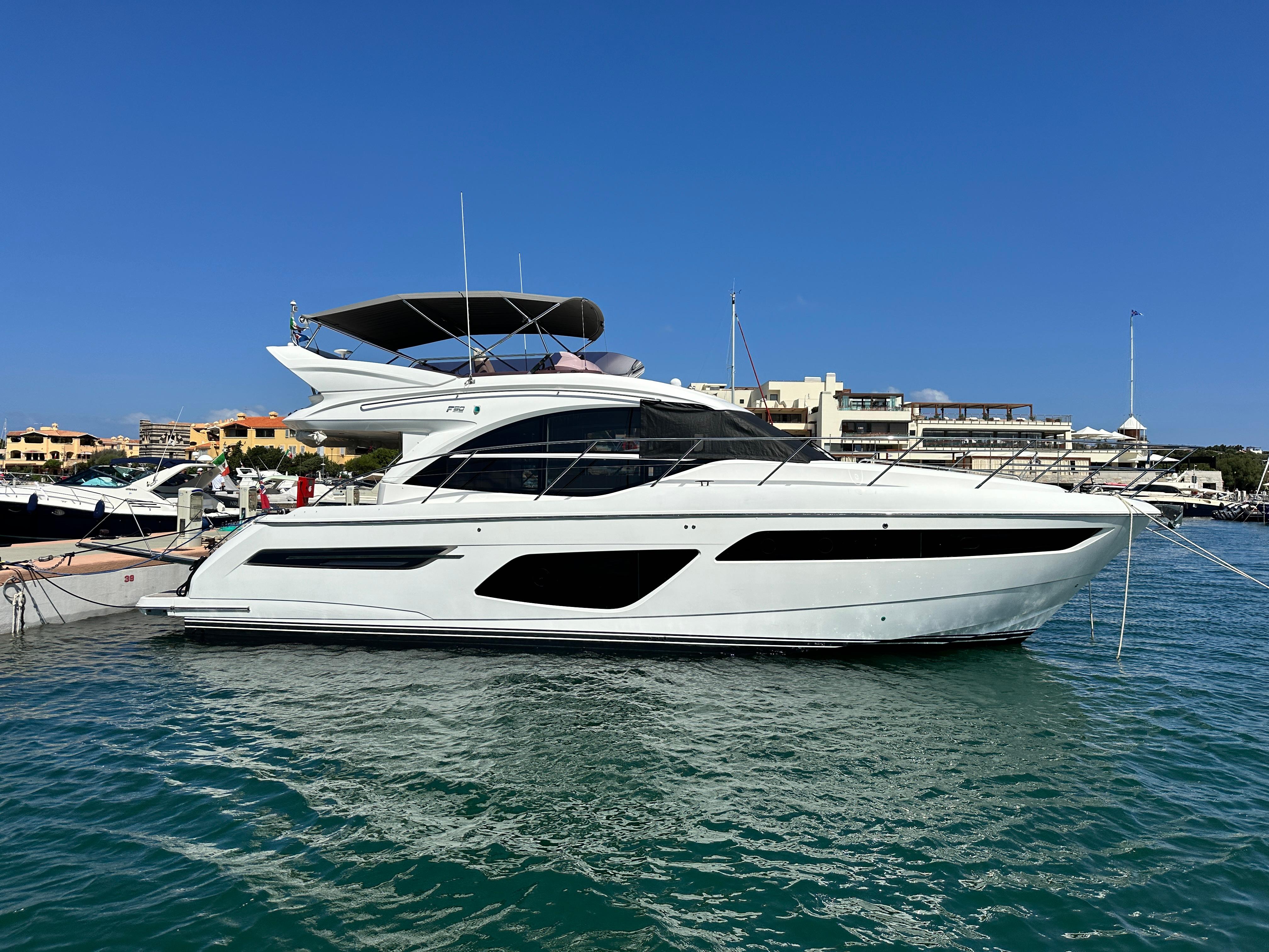 Nieuw 2022 Princess F50 - Sassari | YachtFocus