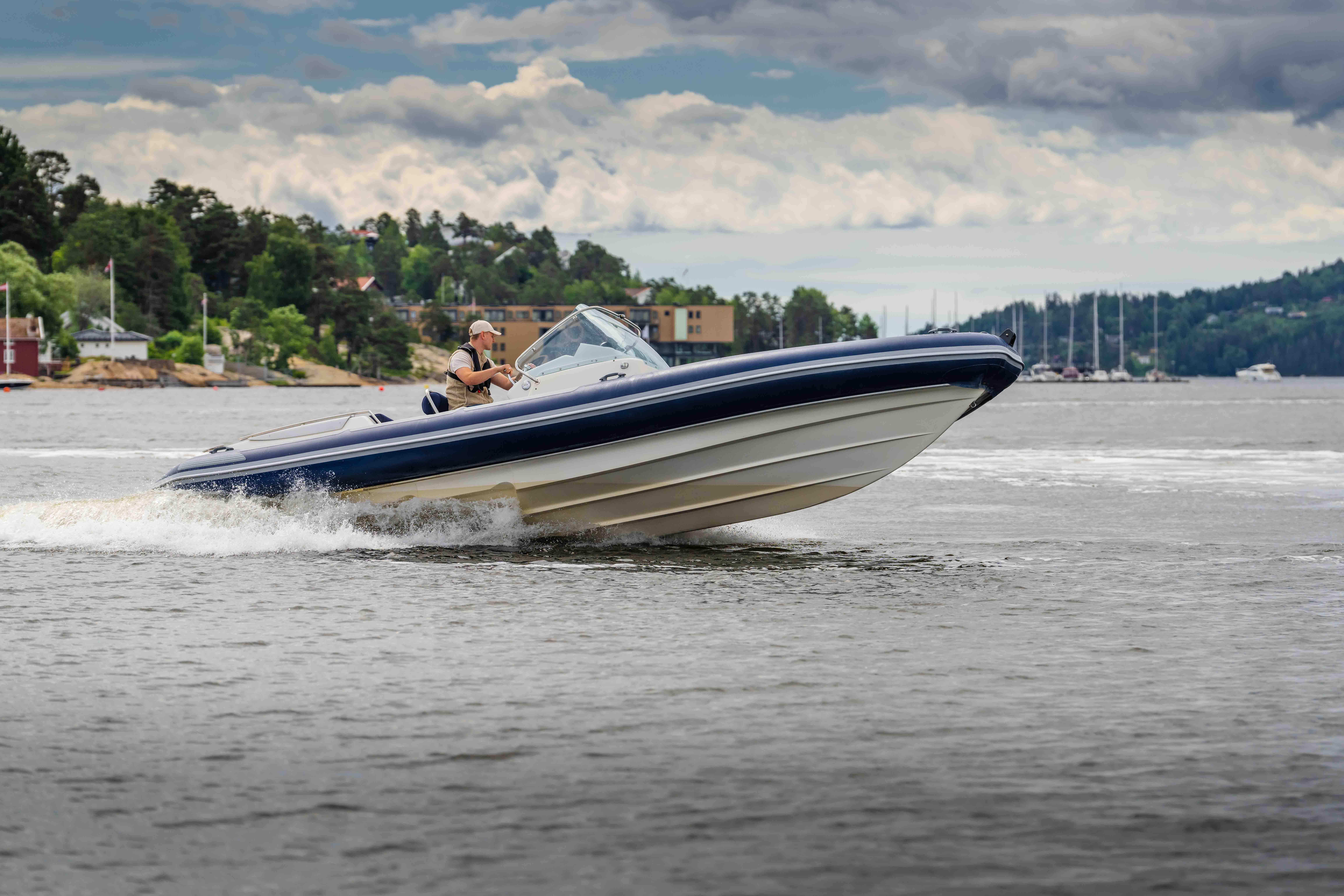 2004 Goldfish 25 RIB Airboat for sale - YachtWorld