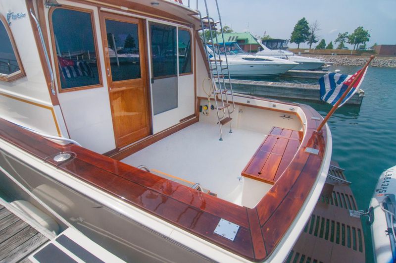 1984 Egg Harbor 33 Convertible - Weber Yachts