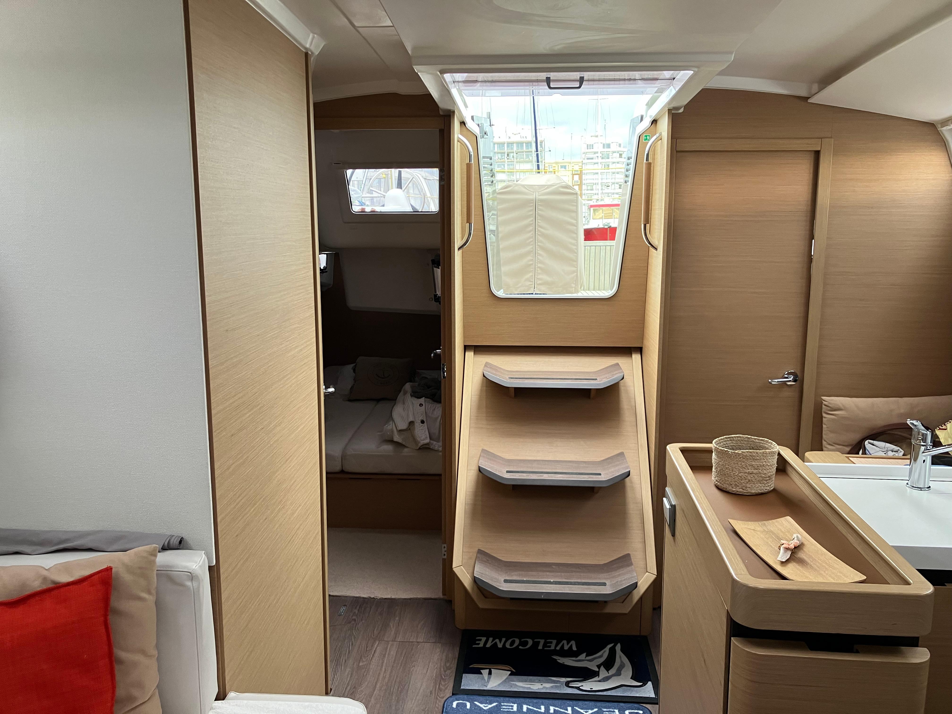 2020 Jeanneau Sun Odyssey 410 Sloop for sale - YachtWorld