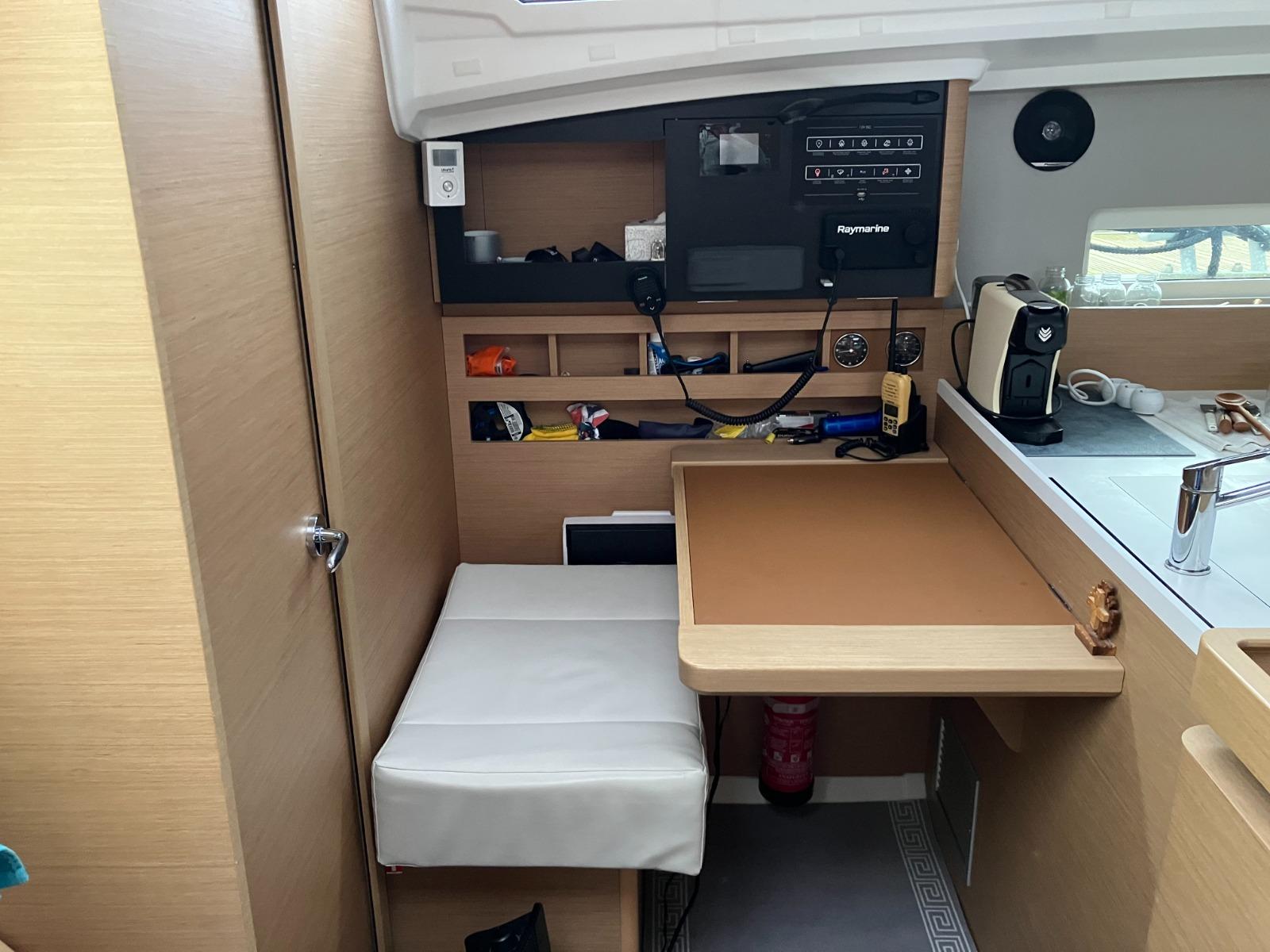 2020 Jeanneau Sun Odyssey 410 Sloop for sale - YachtWorld