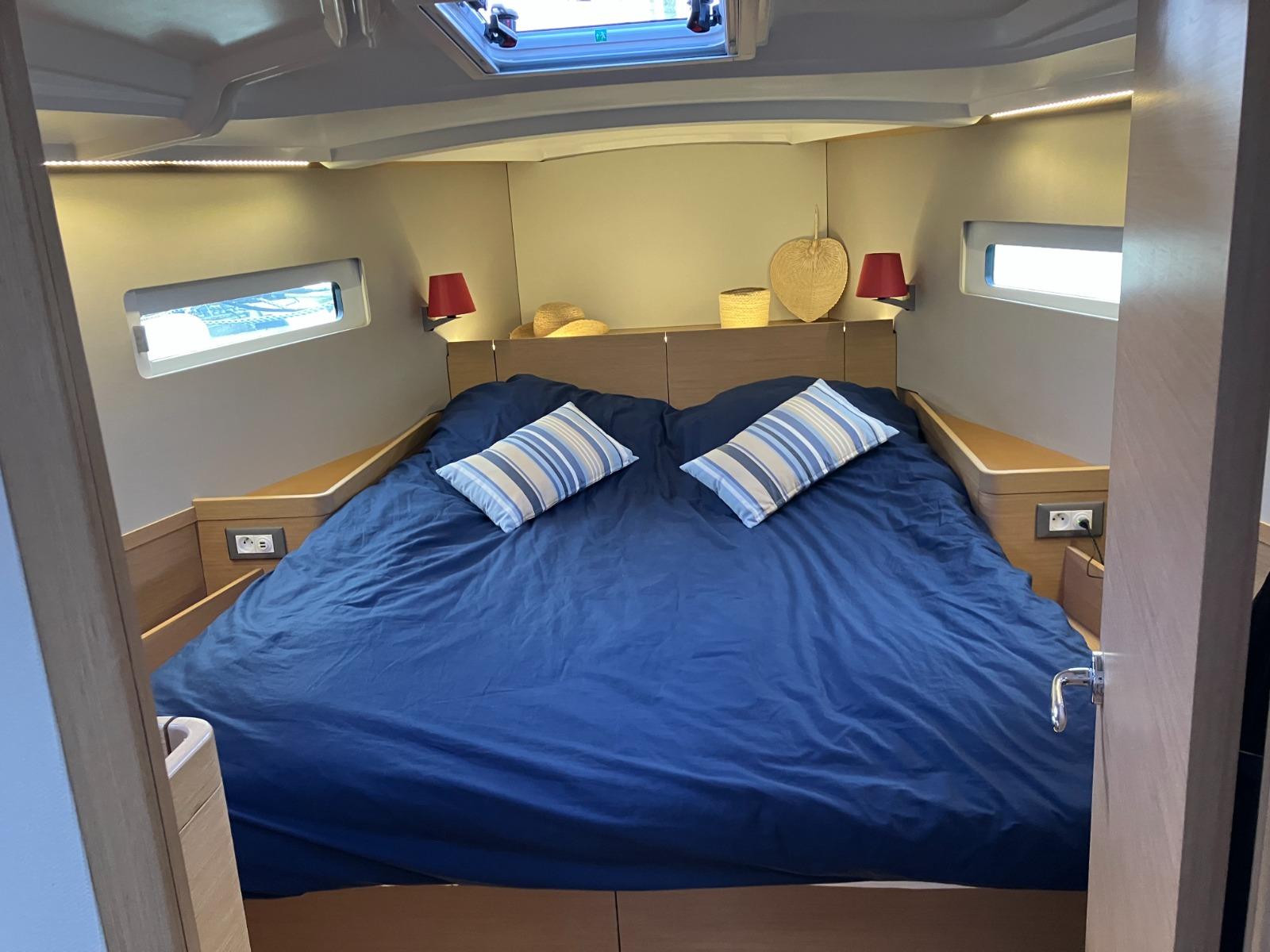 2020 Jeanneau Sun Odyssey 410 Sloop for sale - YachtWorld