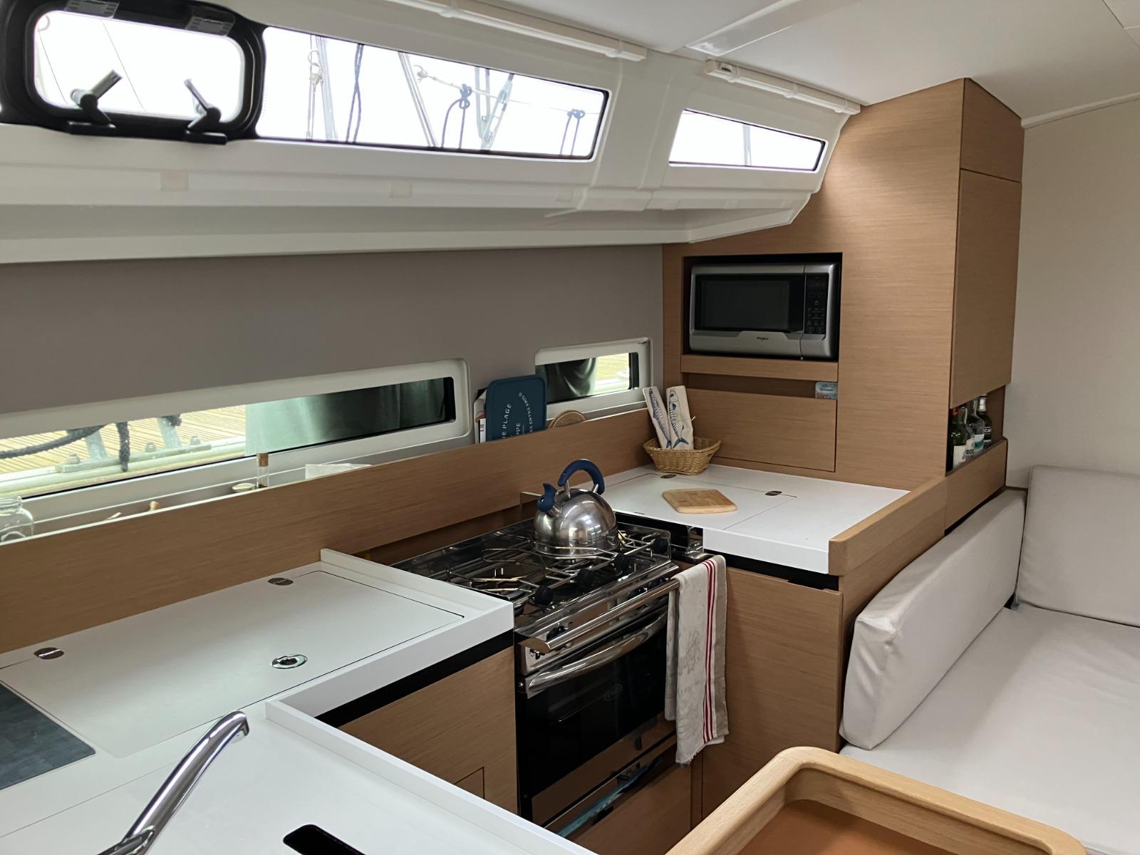 2020 Jeanneau Sun Odyssey 410 Sloop for sale - YachtWorld