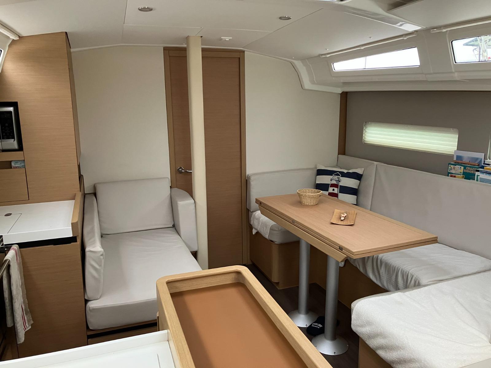 2020 Jeanneau Sun Odyssey 410 Sloop for sale - YachtWorld