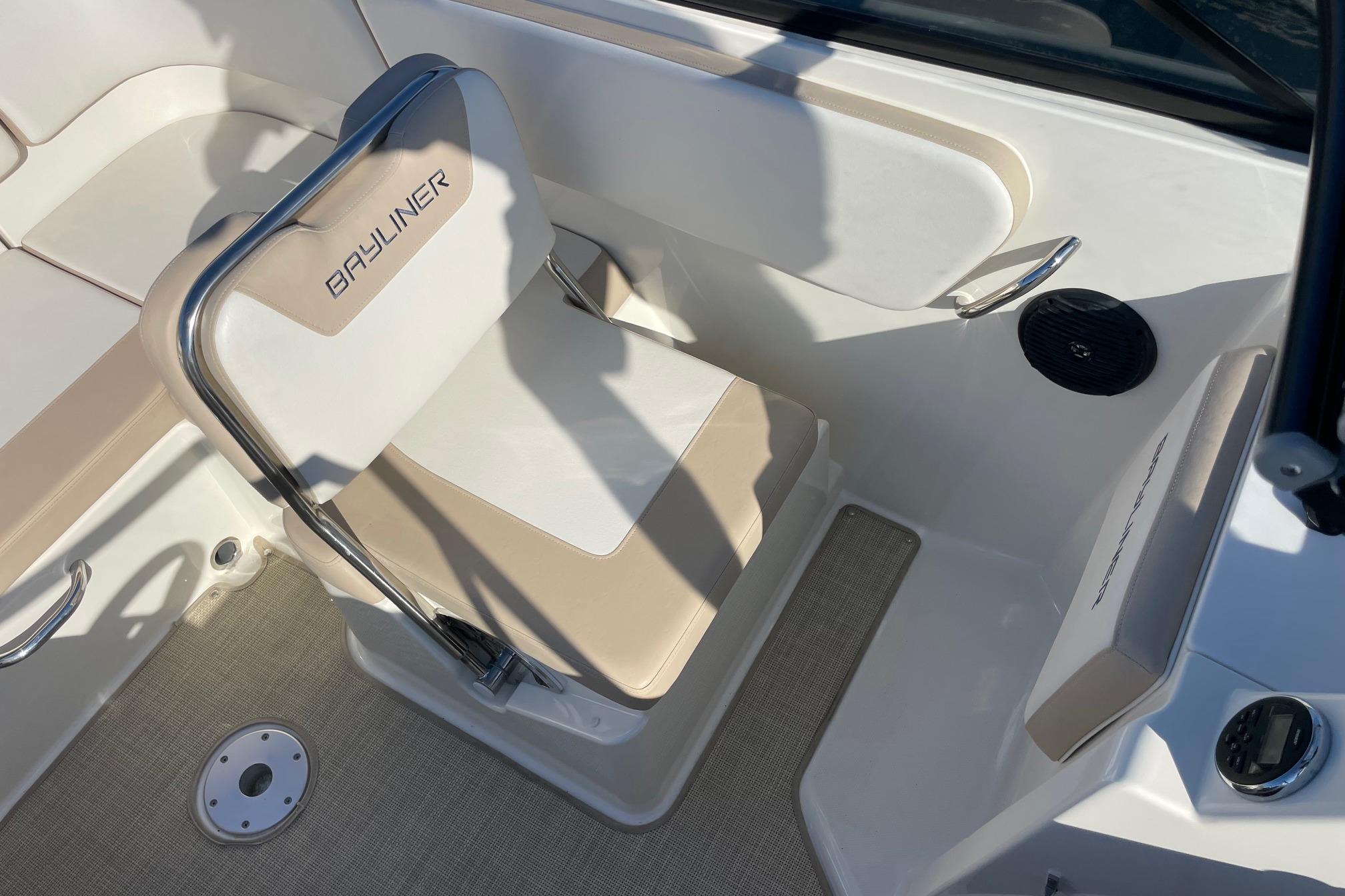 2018 Bayliner VR5 Cuddy Cuddy Cabin for sale - YachtWorld