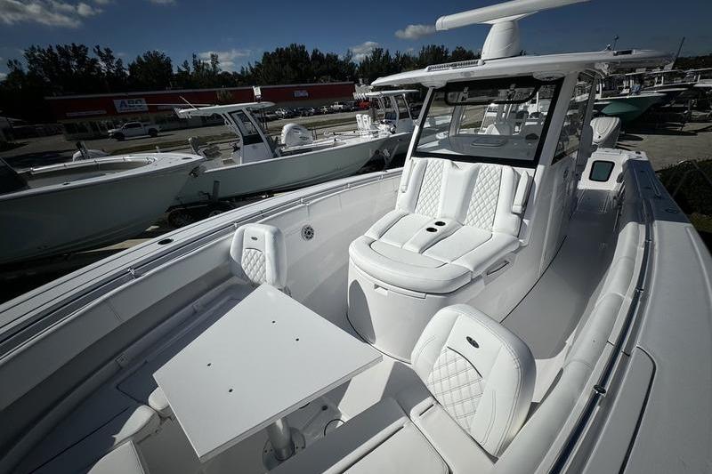 2025 Sportsman Open 352 Center Console Bateaux à console centrale à ...