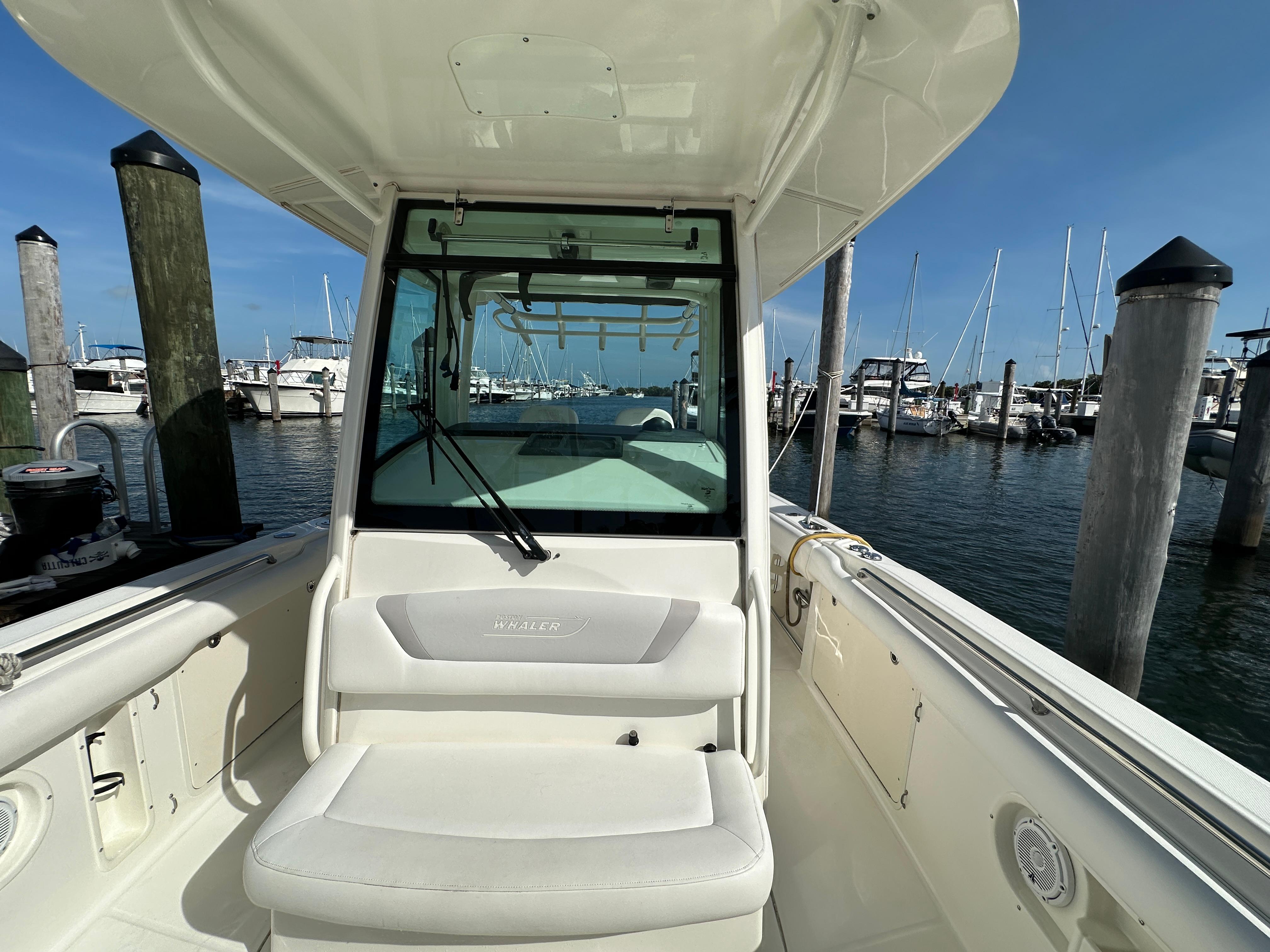 2015 Boston Whaler 320 Outrage Center Console for sale - YachtWorld
