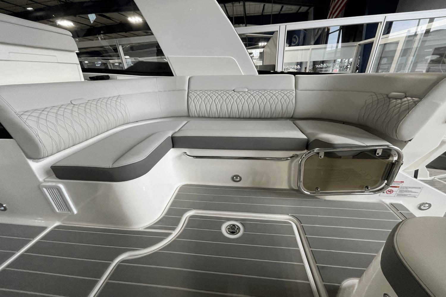 2024 Sea Ray Sundancer 370 Outboard Sportboot Kaufen - YachtWorld