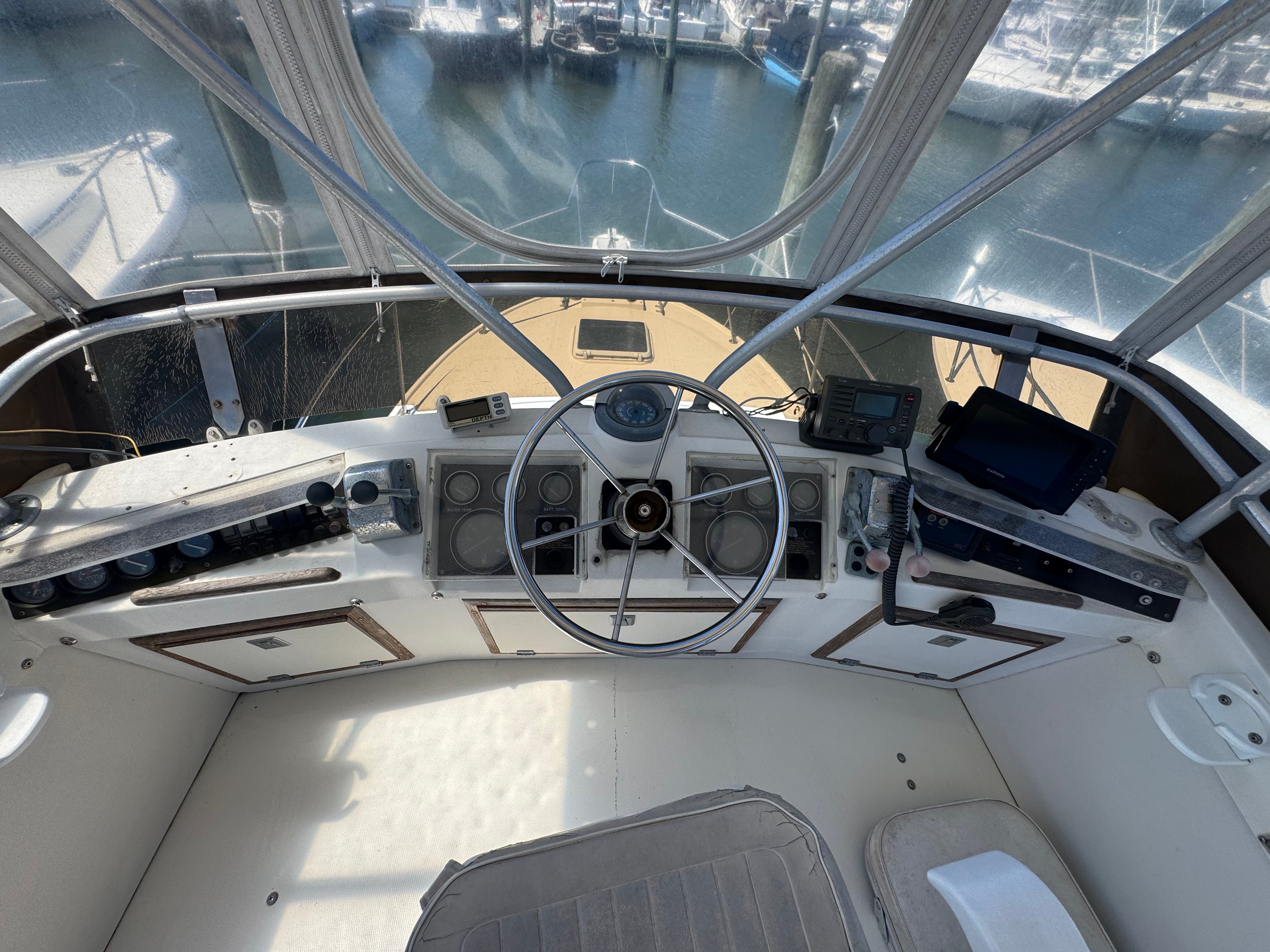 1987 Phoenix 29 Convertible Convertible for sale - YachtWorld