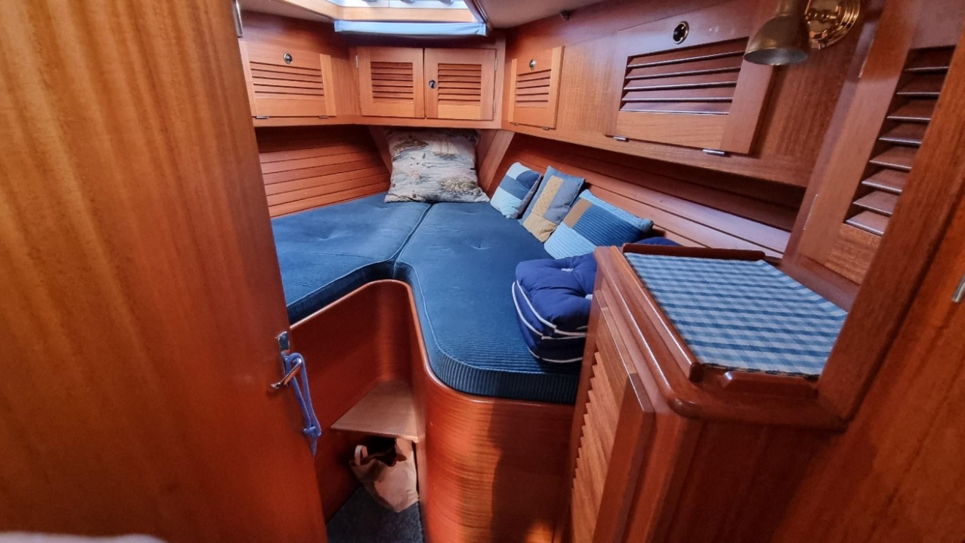 1996 Hallberg-Rassy 42F Cruiser for sale - YachtWorld