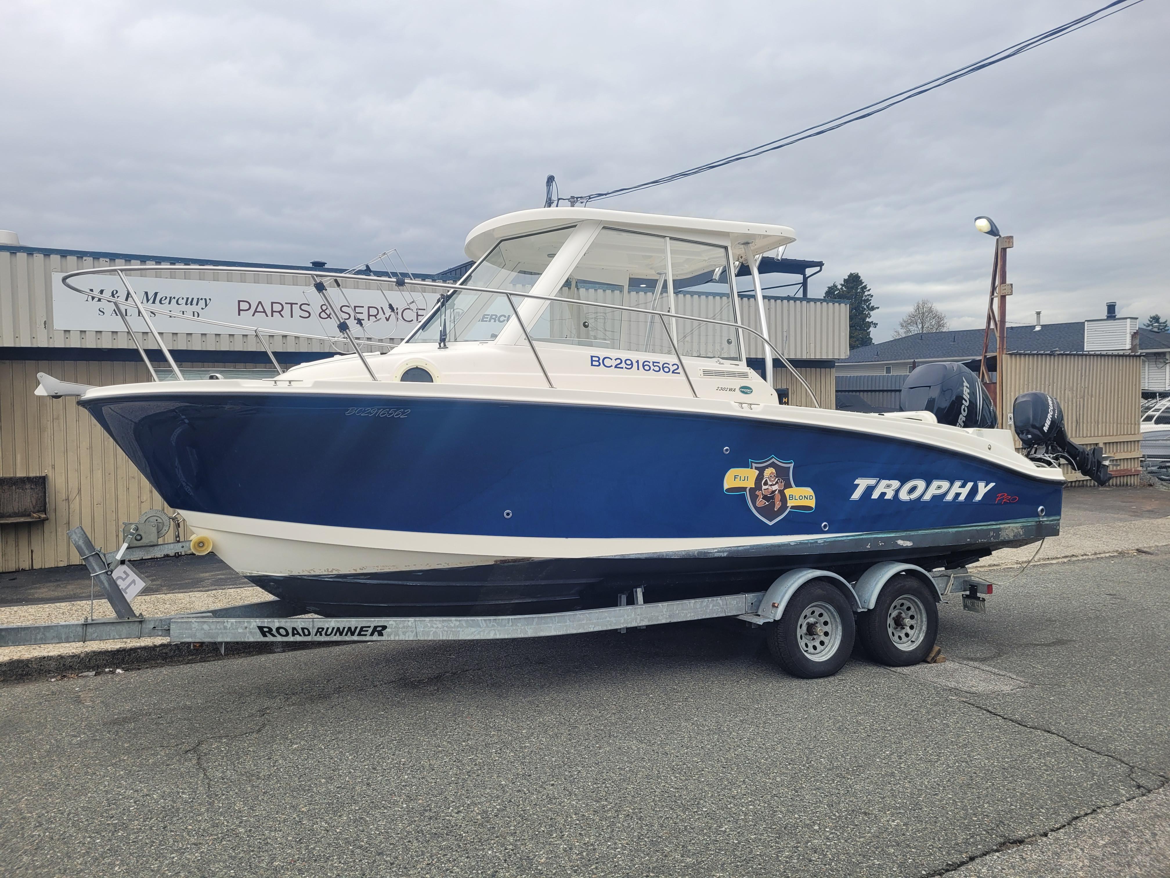 2011 Trophy 2302 Walkaround Walkaround for sale - YachtWorld