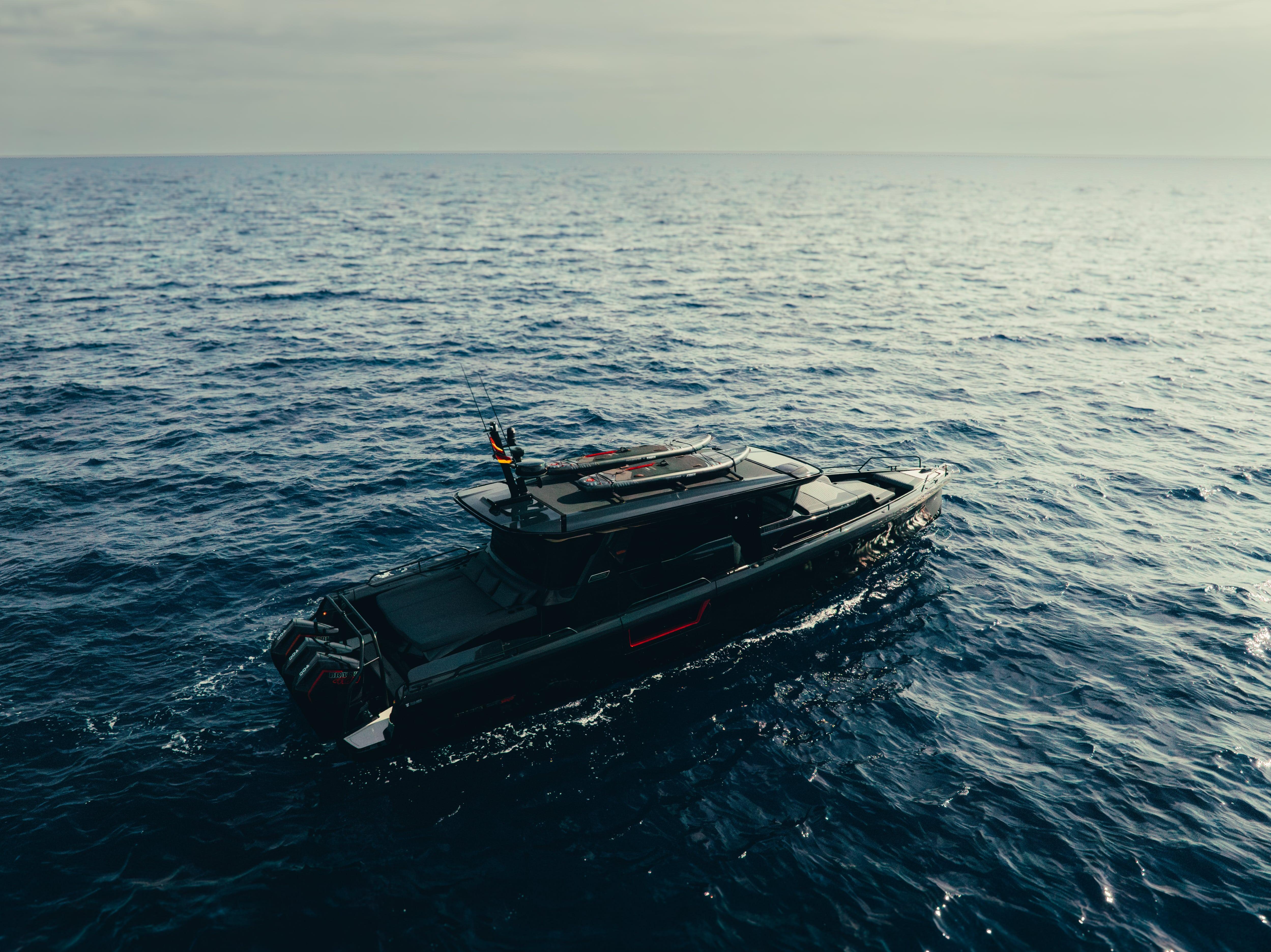 2025 BRABUS Shadow 1200 XC Cross Cabin Centre Console for sale - YachtWorld