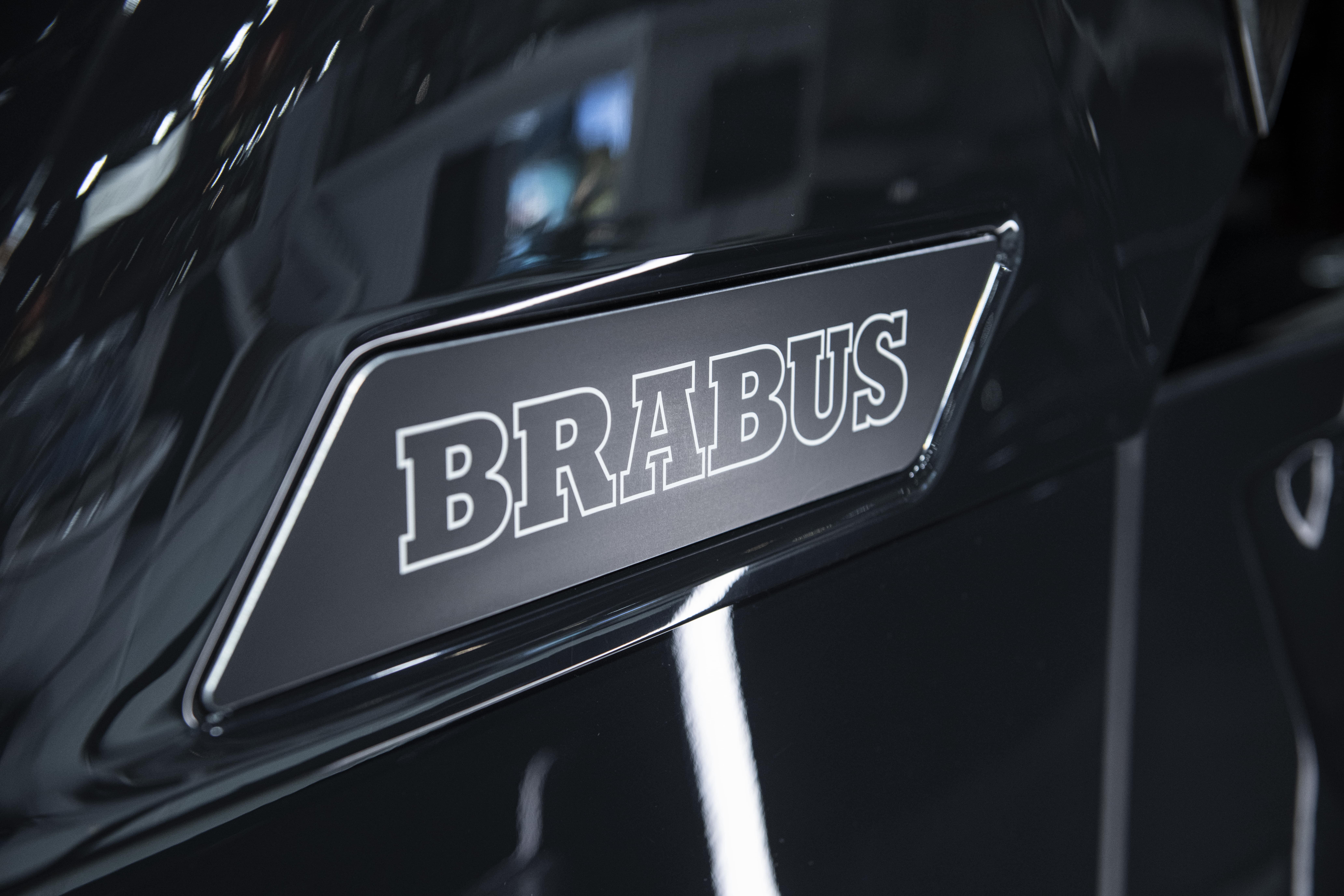 2025 BRABUS Shadow 1200 XC Cross Cabin Centre Console for sale - YachtWorld