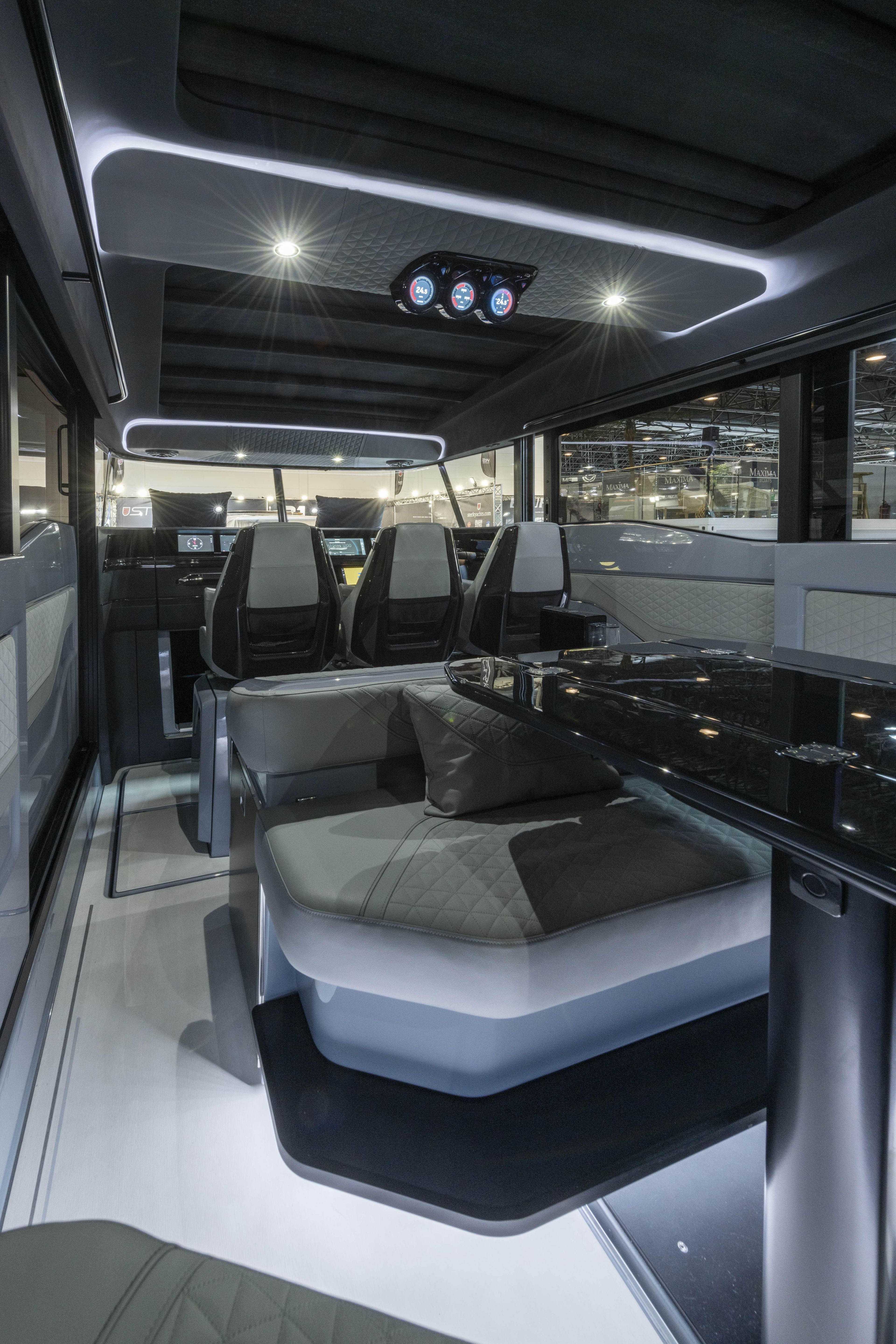 2025 BRABUS Shadow 1200 XC Cross Cabin Centre Console for sale - YachtWorld