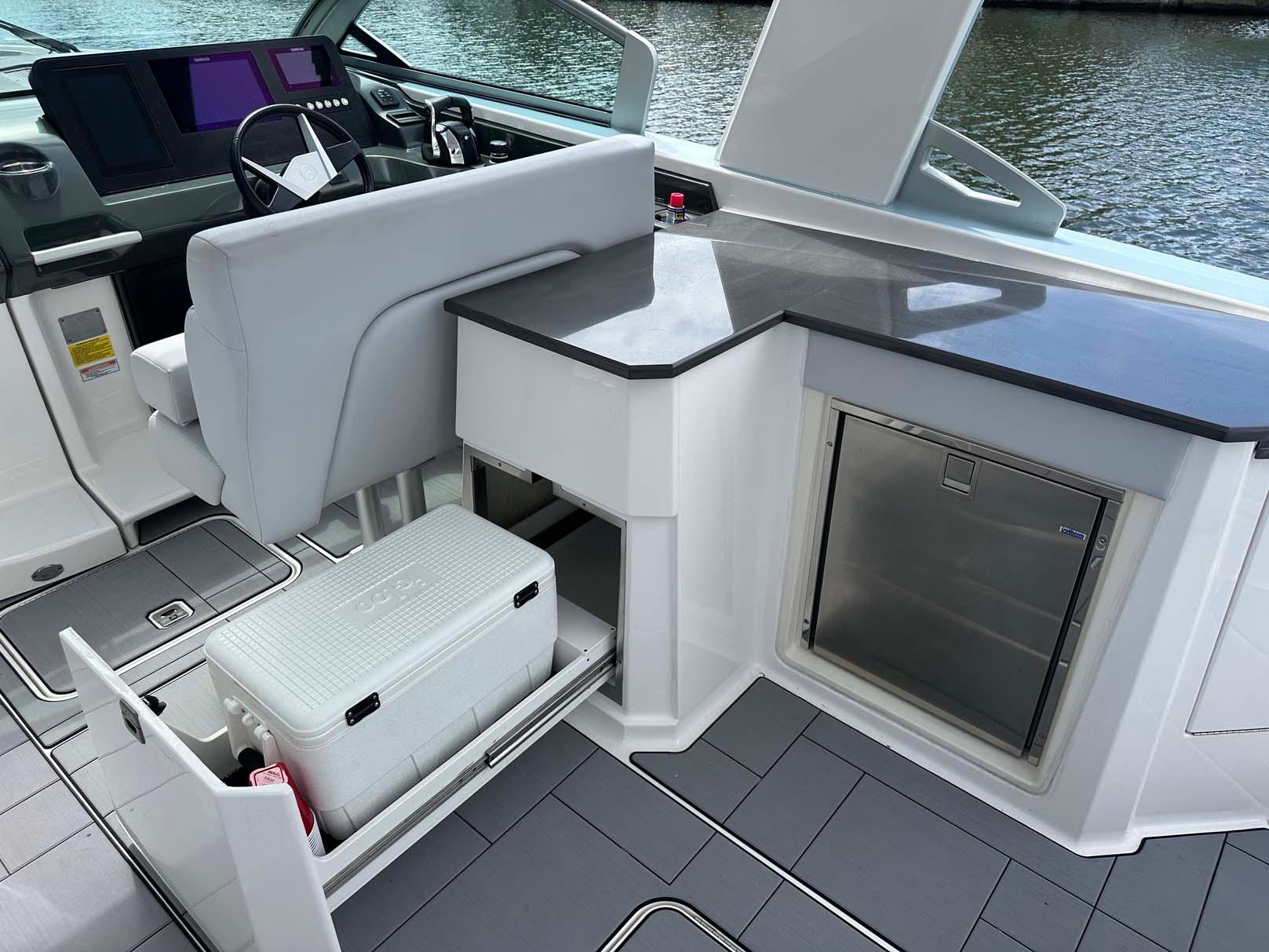 2022 Aviara AV32 OB Center Console for sale - YachtWorld