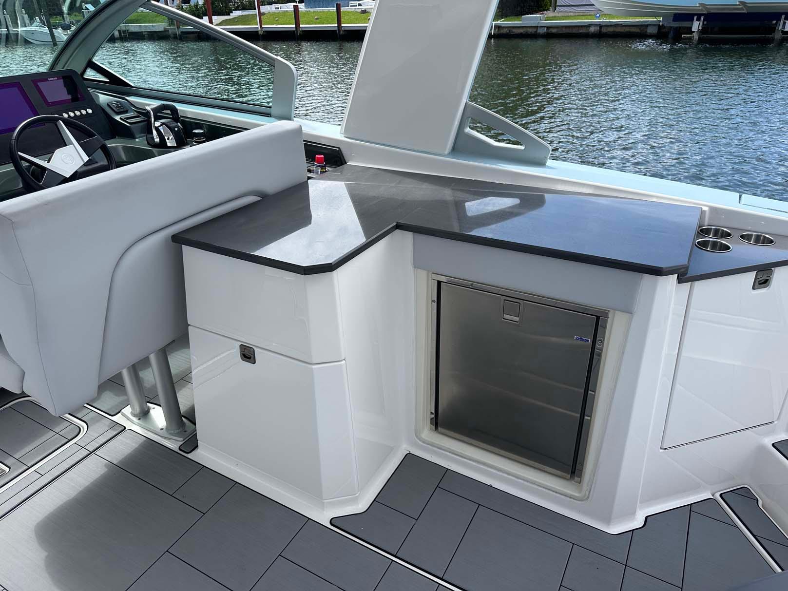 2022 Aviara AV32 OB Center Console for sale - YachtWorld