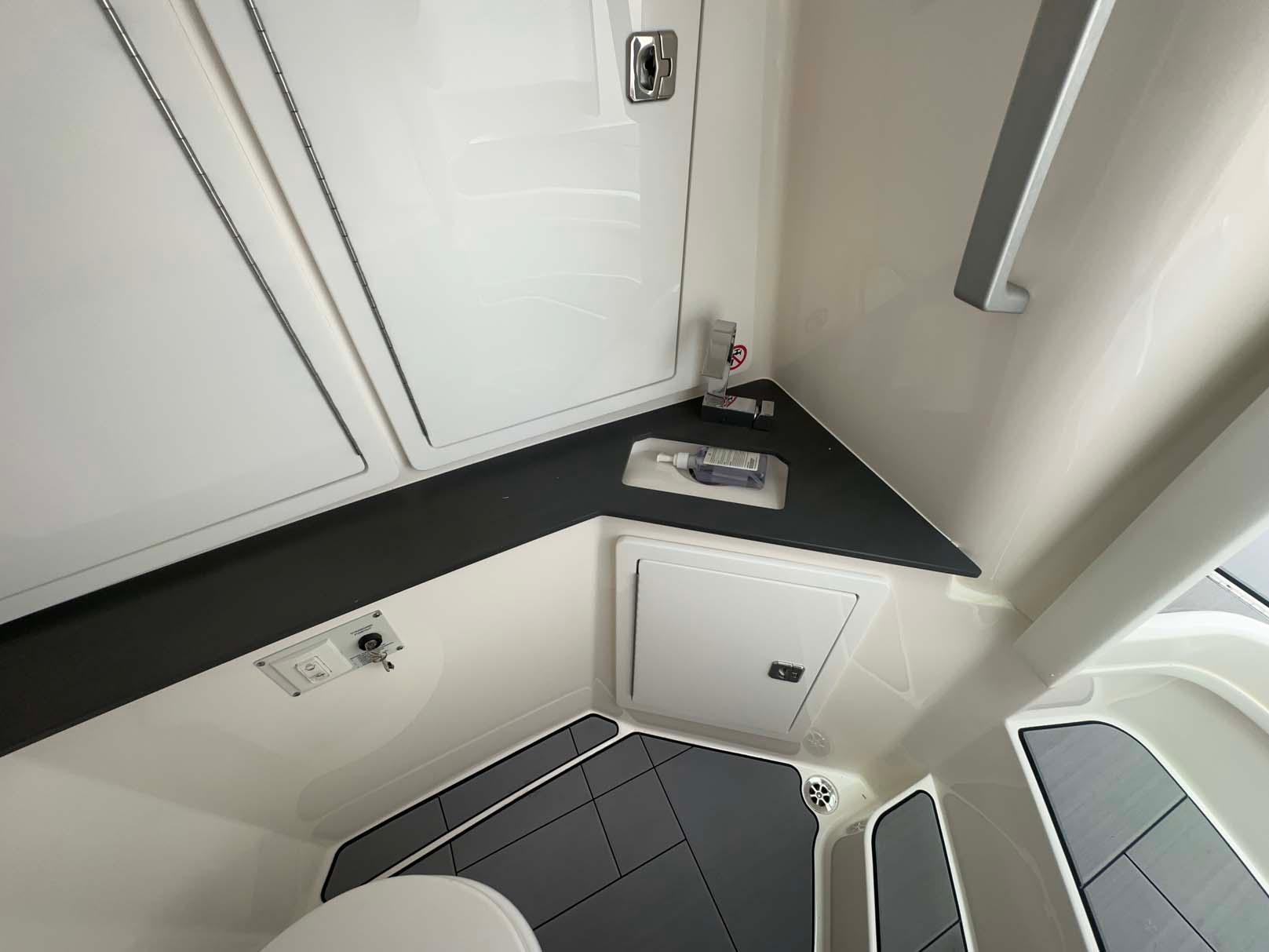 2022 Aviara AV32 OB Center Console for sale - YachtWorld